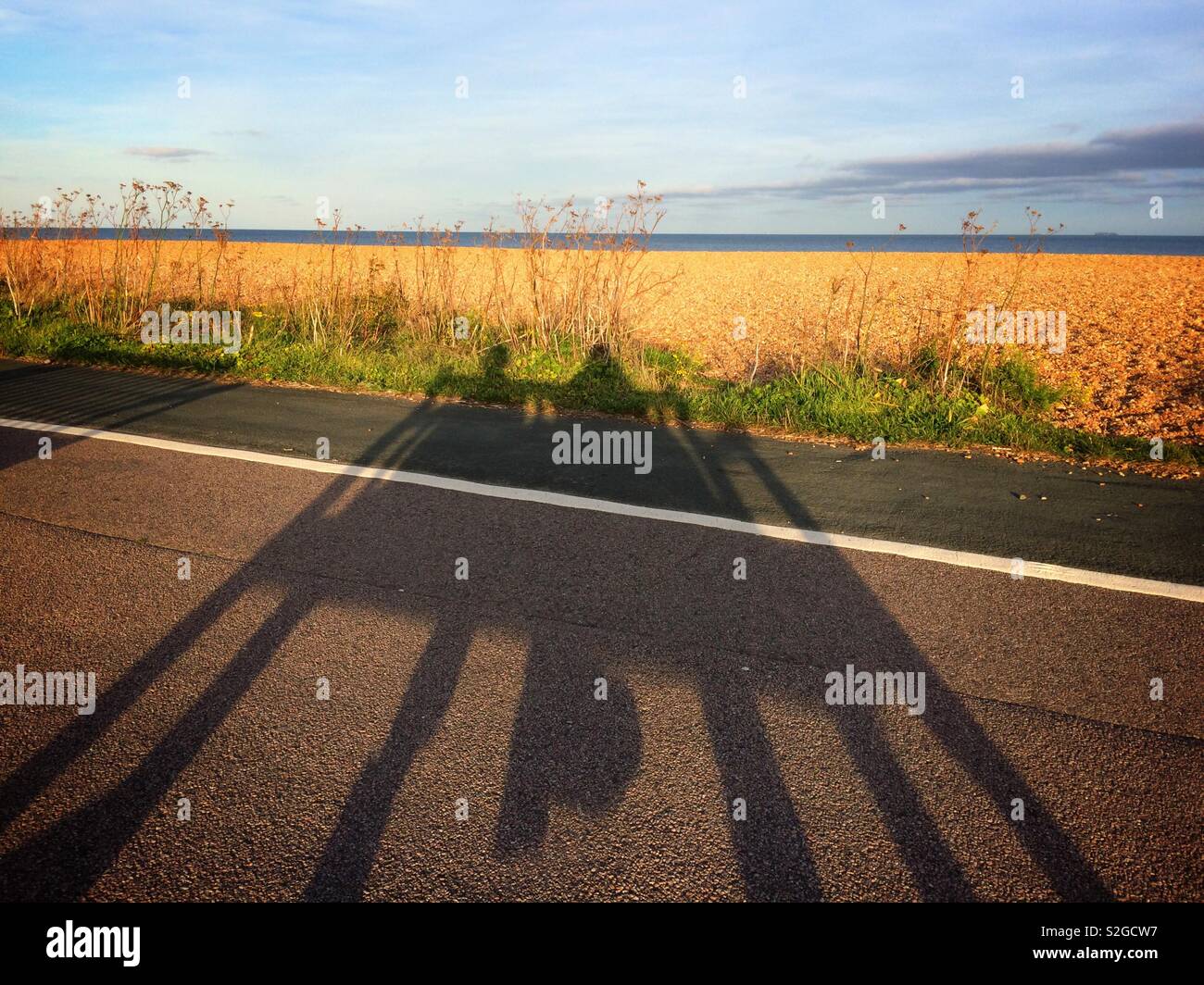 Shadow, 2 people hi-res stock photography and images - Alamy