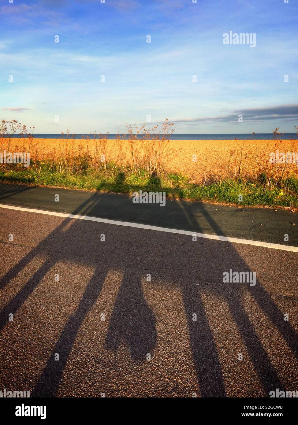 Shadow 2 people hi-res stock photography and images - Alamy