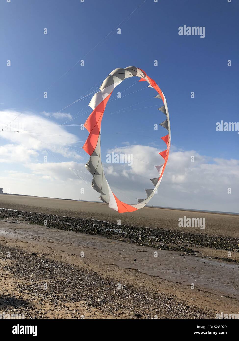 Circular kite hi-res stock photography and images - Alamy