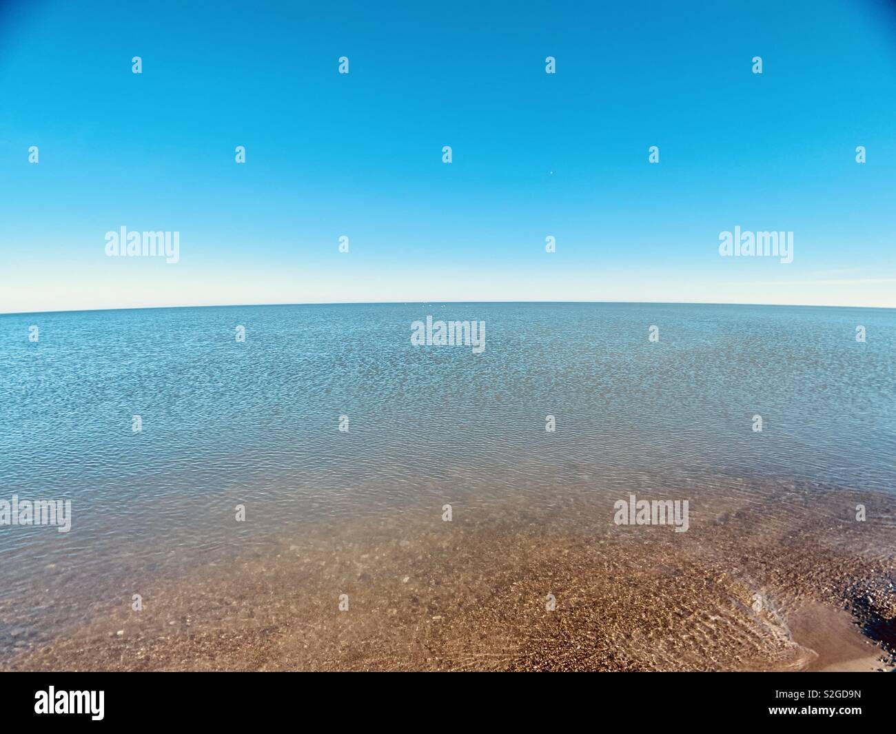 Horizon. Sky and water meet Stock Photo - Alamy