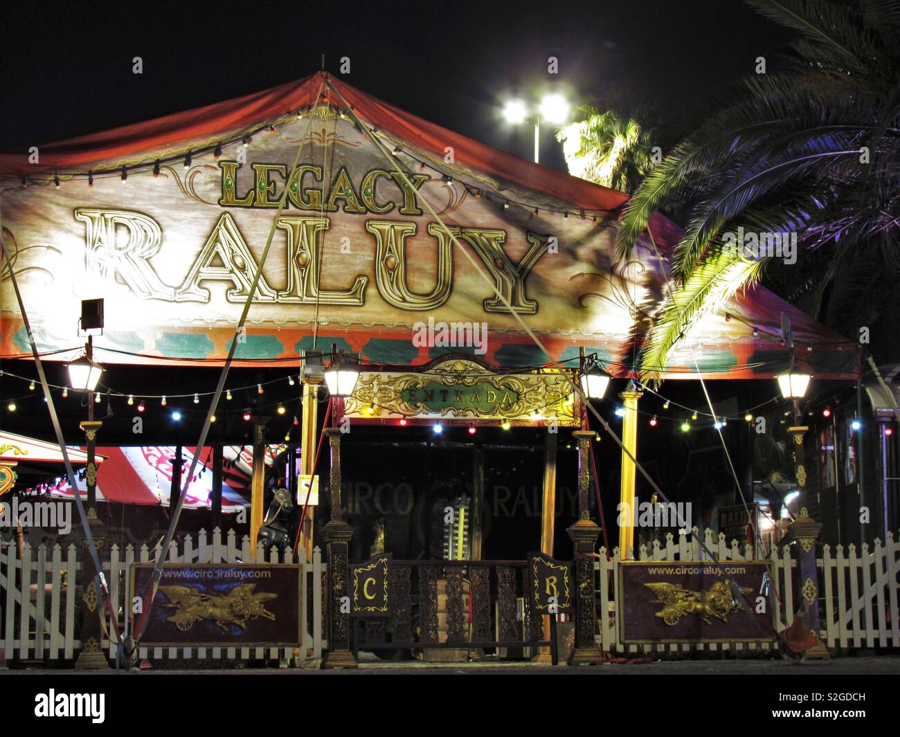 Circus’Doors at night in Barcelona Stock Photo - Alamy