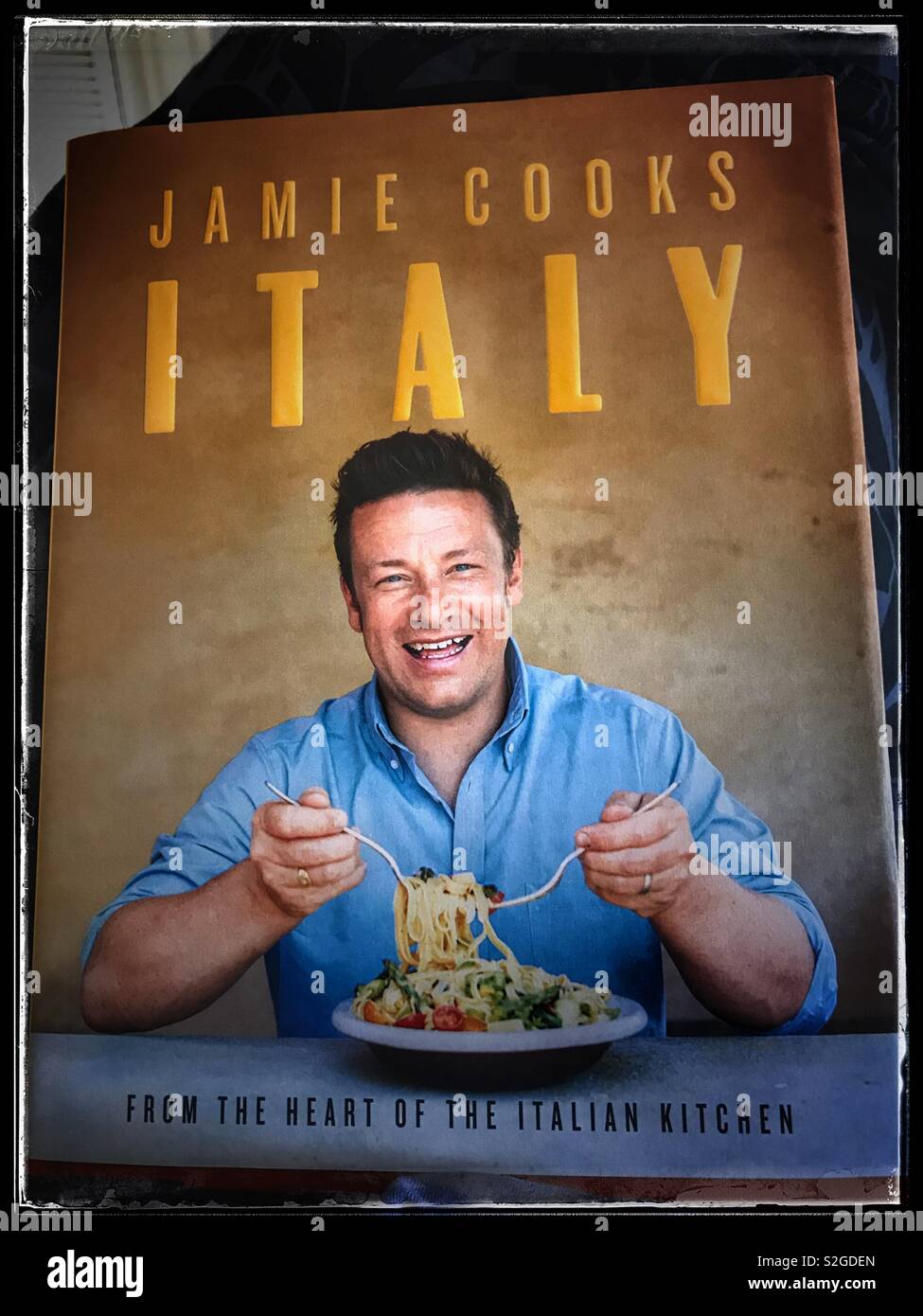Jamie cooks italy hi-res stock photography and images - Alamy