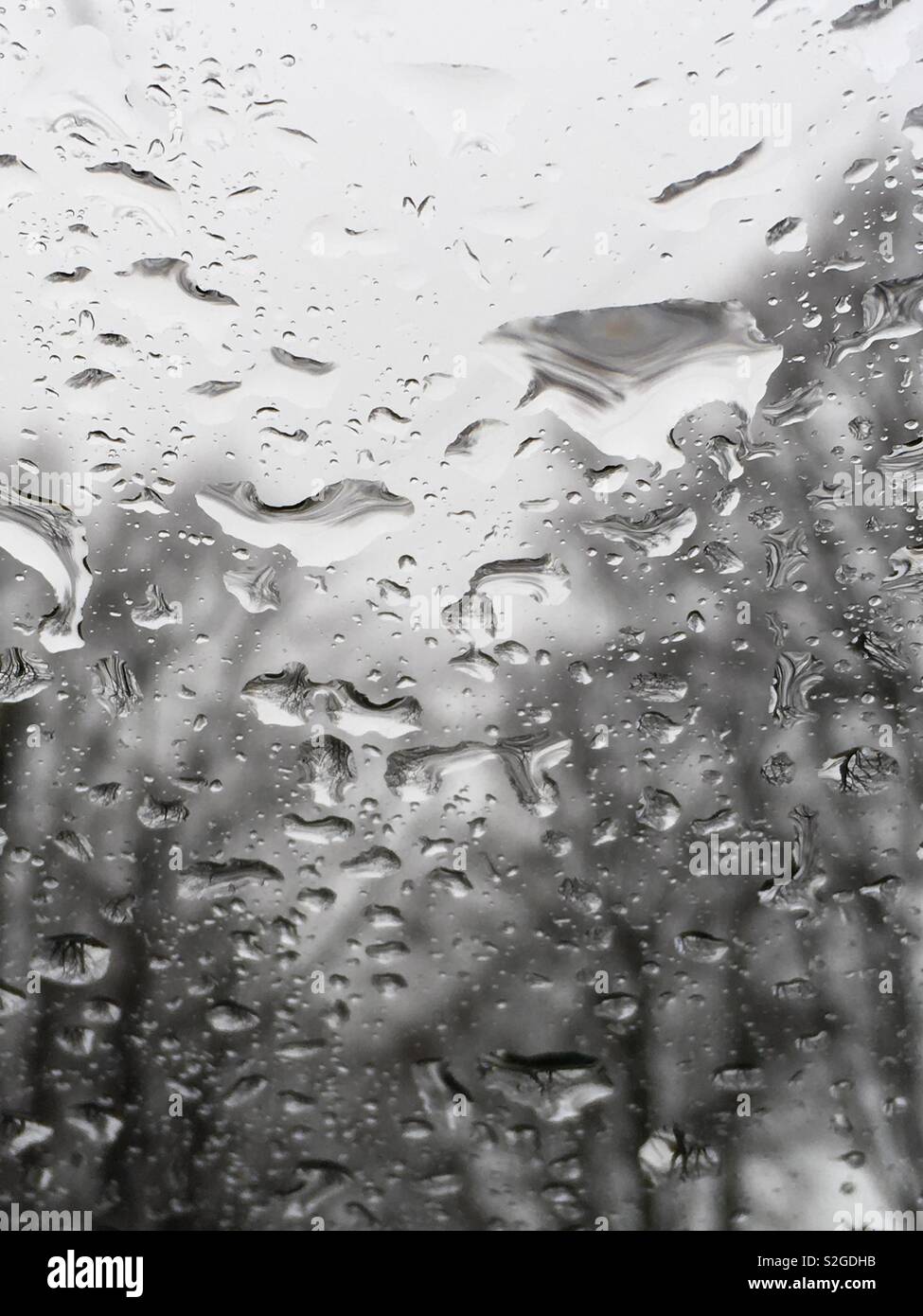 Rain on the windscreen hi-res stock photography and images - Alamy