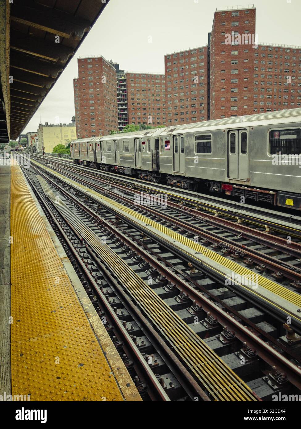 Rail leading lines hi-res stock photography and images - Alamy