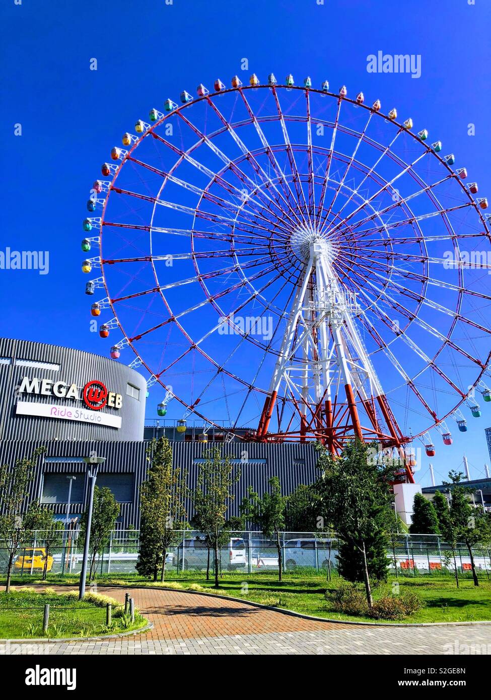 Giant wheel rides hi-res stock photography and images - Alamy
