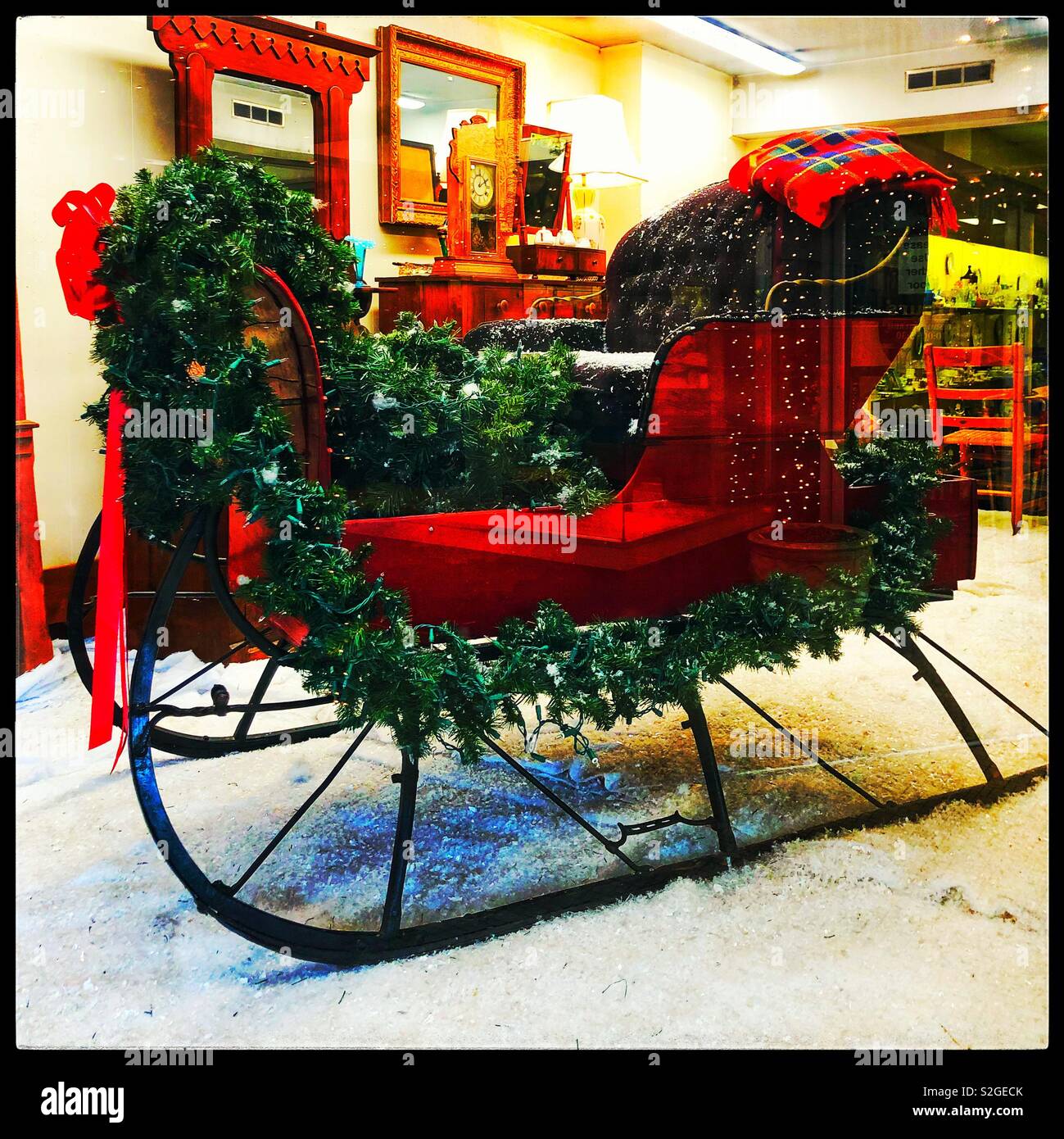 Winter scene christmas window display hi-res stock photography and ...