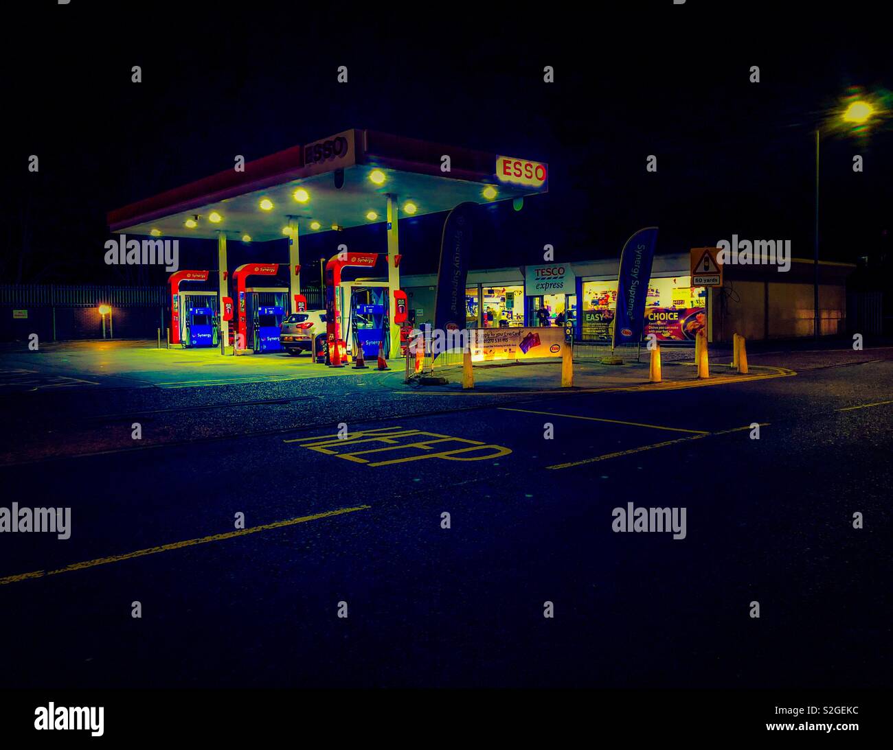 Petrol station forecourt hi-res stock photography and images - Alamy