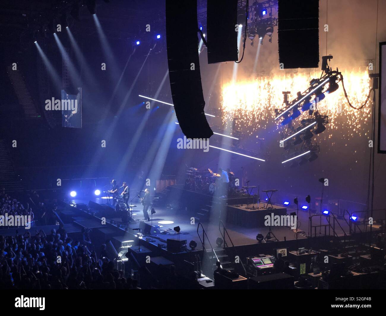 Stage speakers lights hi-res stock photography and images - Alamy