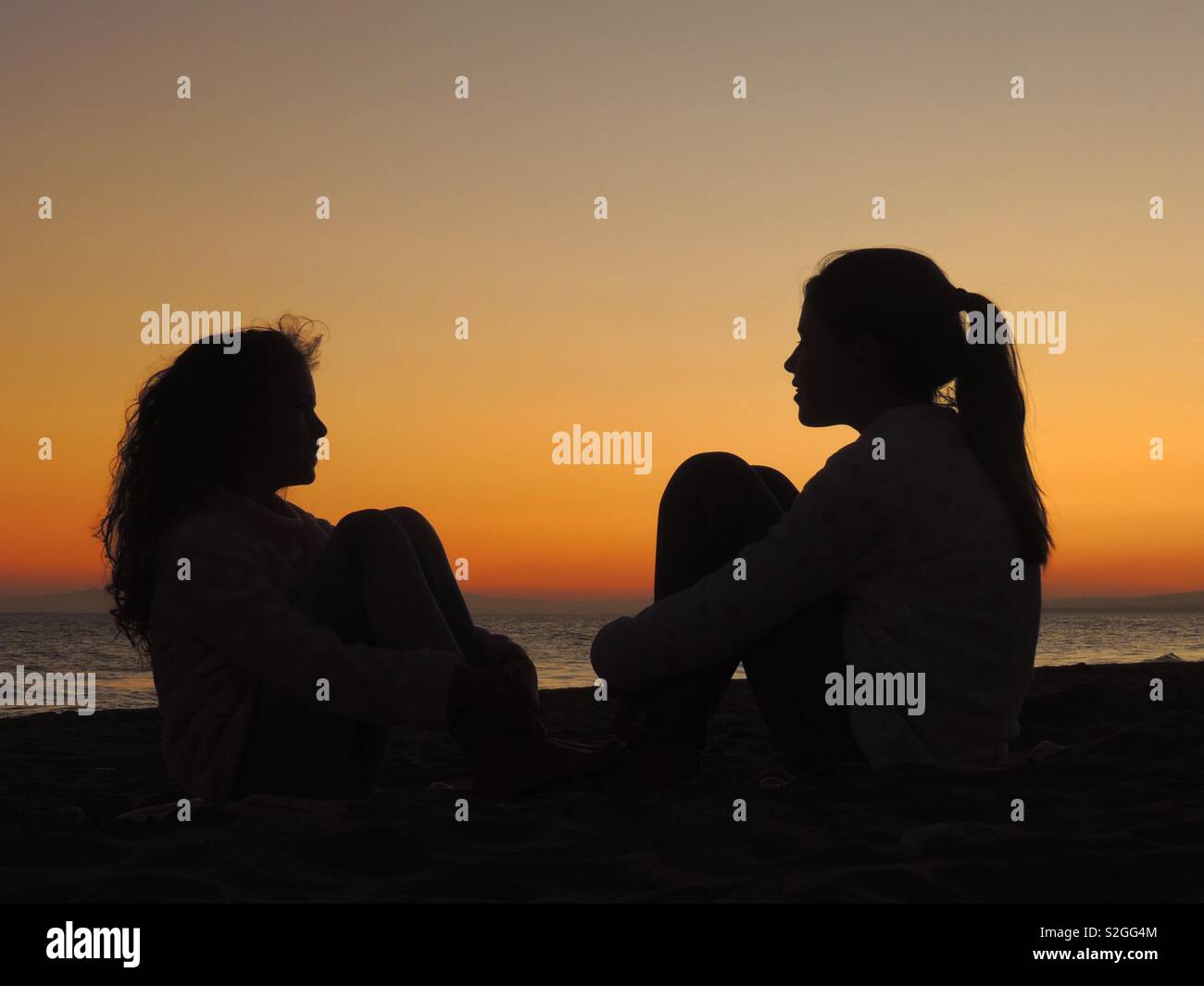 Sisters at sunset hi-res stock photography and images - Alamy