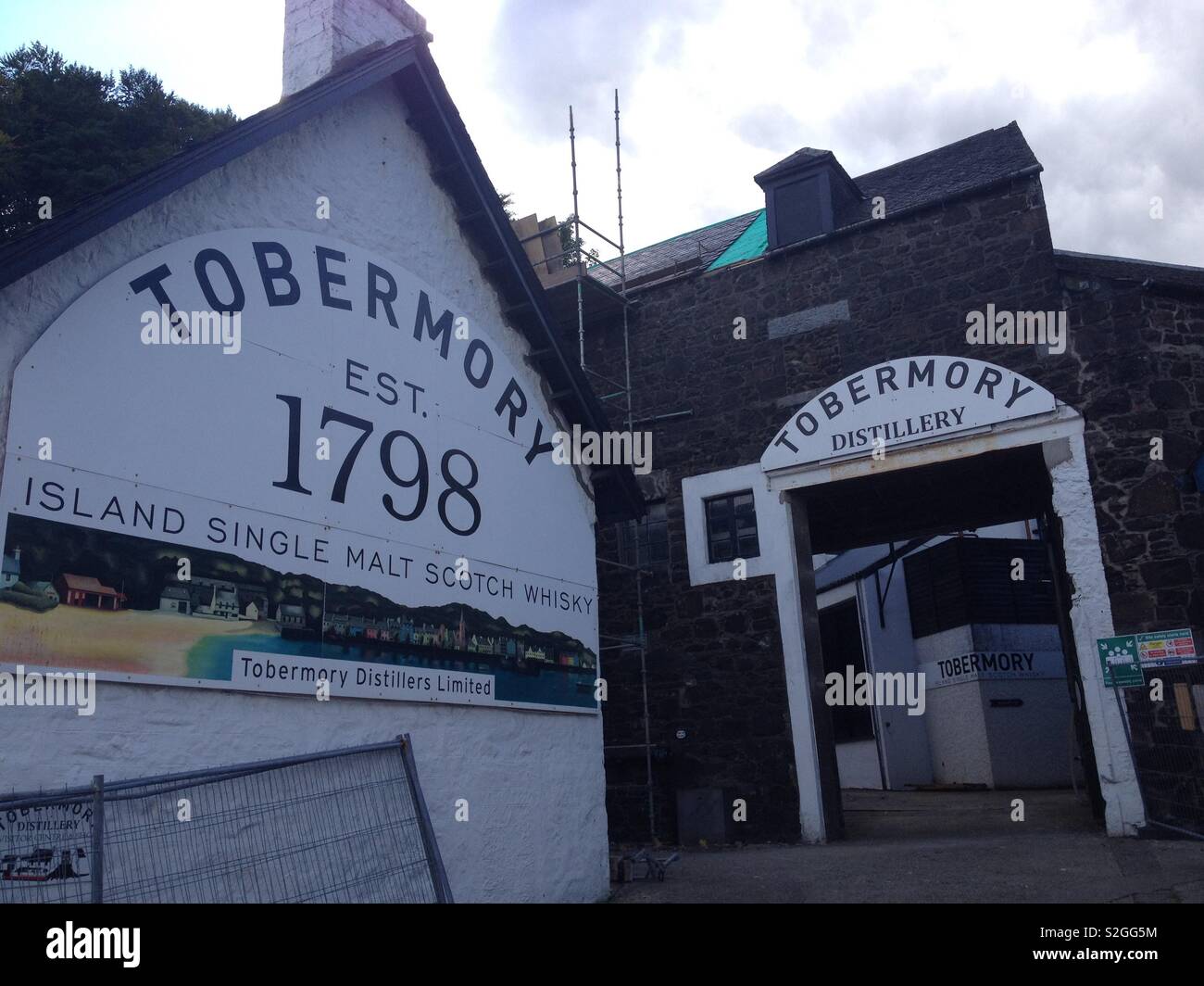 Tobermory distillery hi-res stock photography and images - Alamy