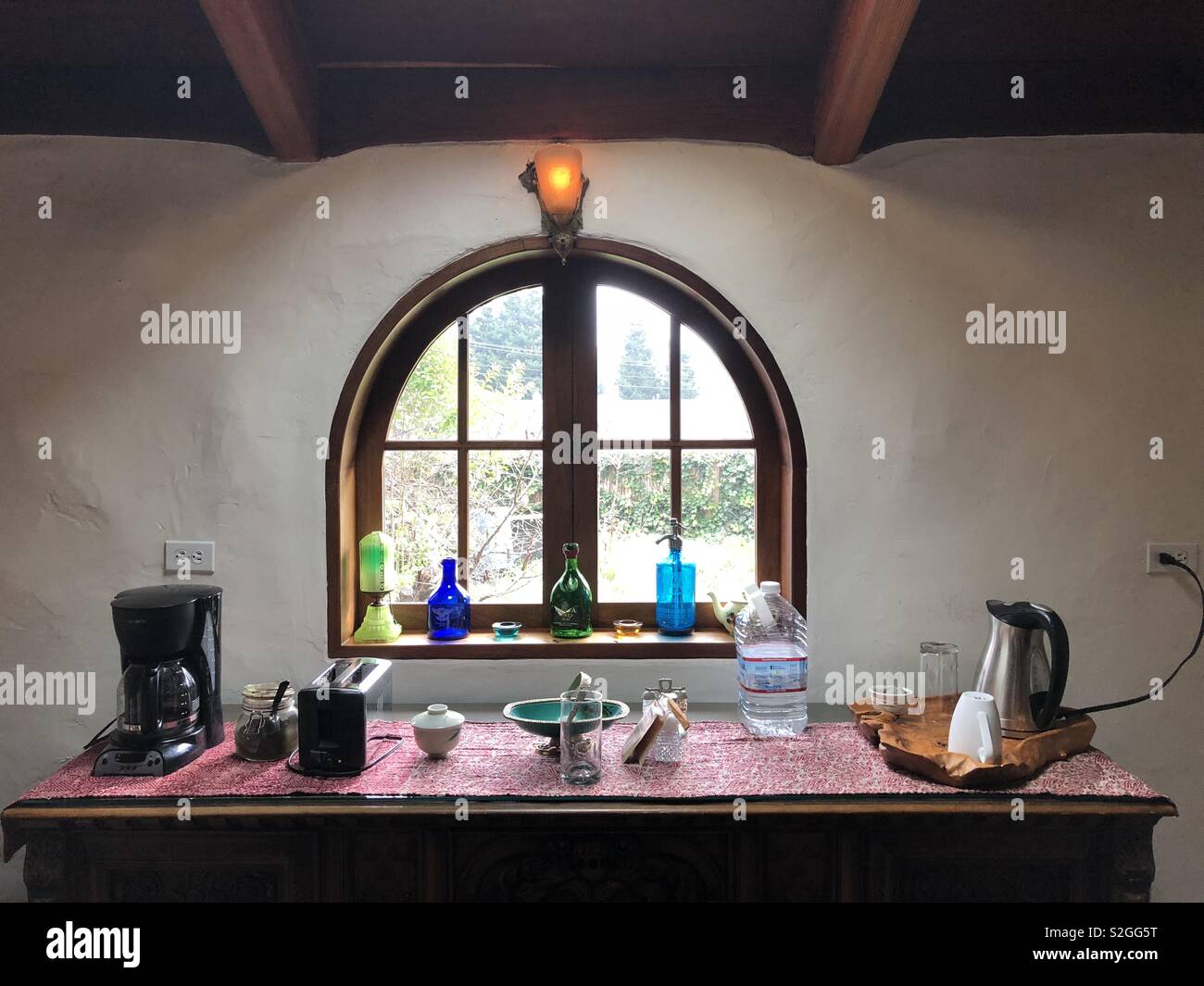 Wall window inside table hi-res stock photography and images - Alamy
