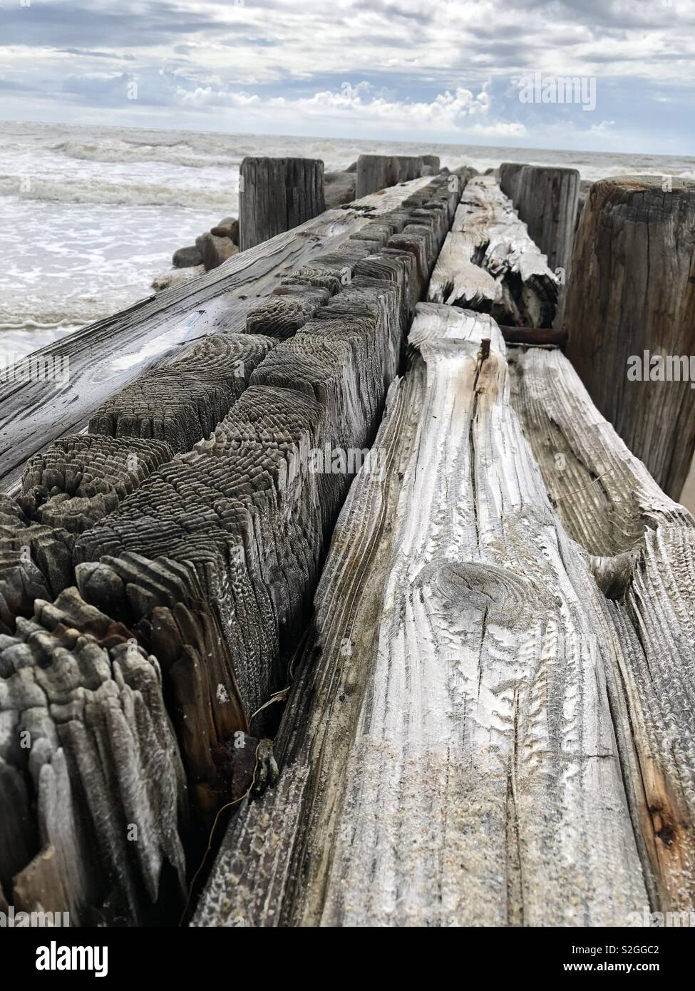 Wood barrier hi-res stock photography and images - Alamy