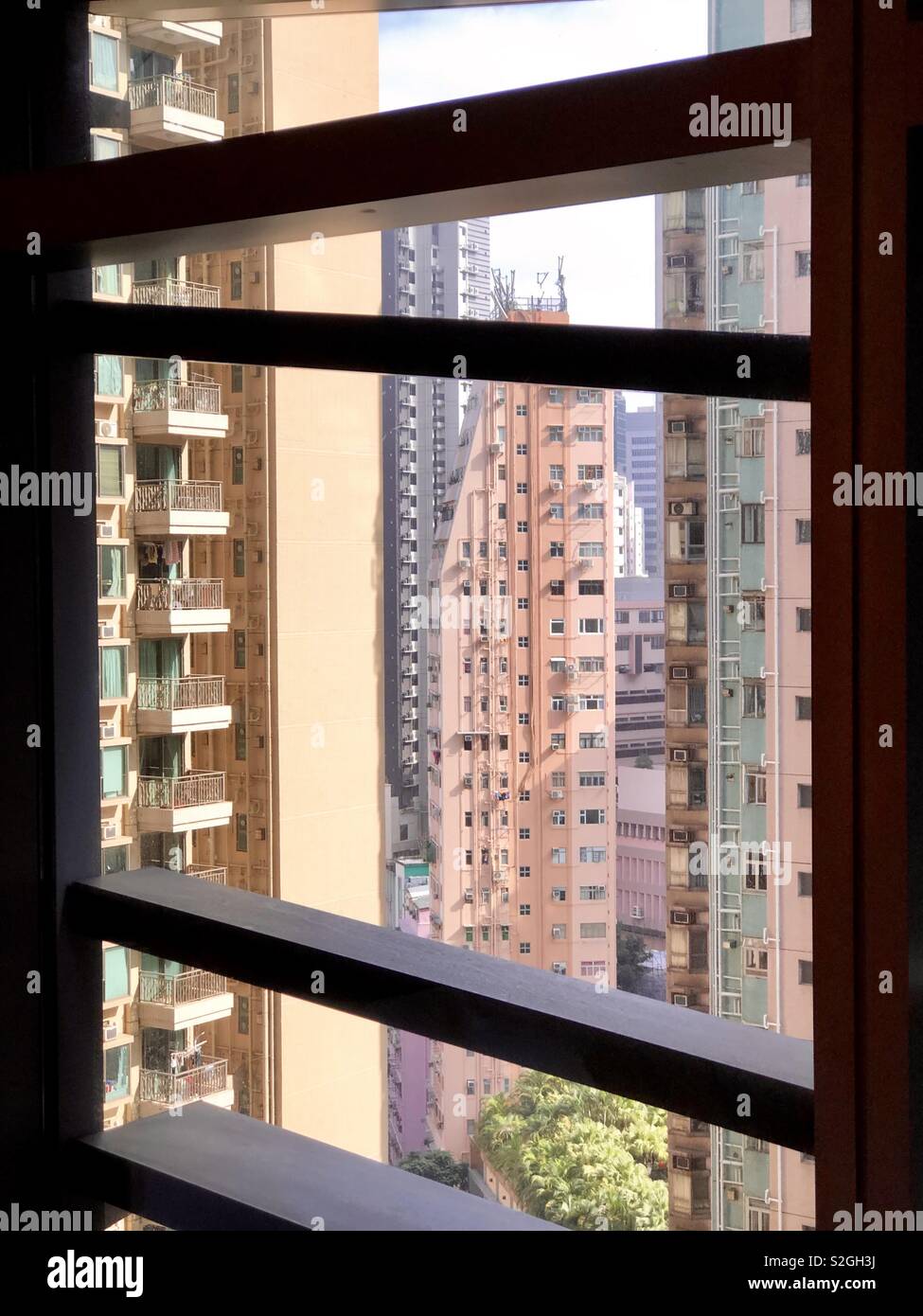 Narrow view hi-res stock photography and images - Alamy