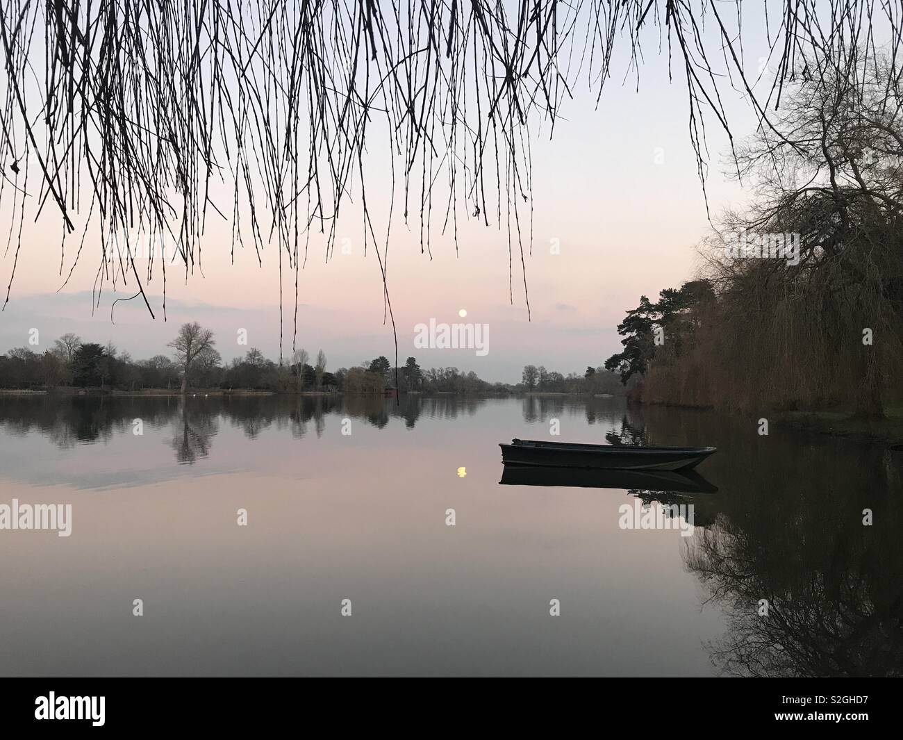 Night moon water boat hi-res stock photography and images - Alamy