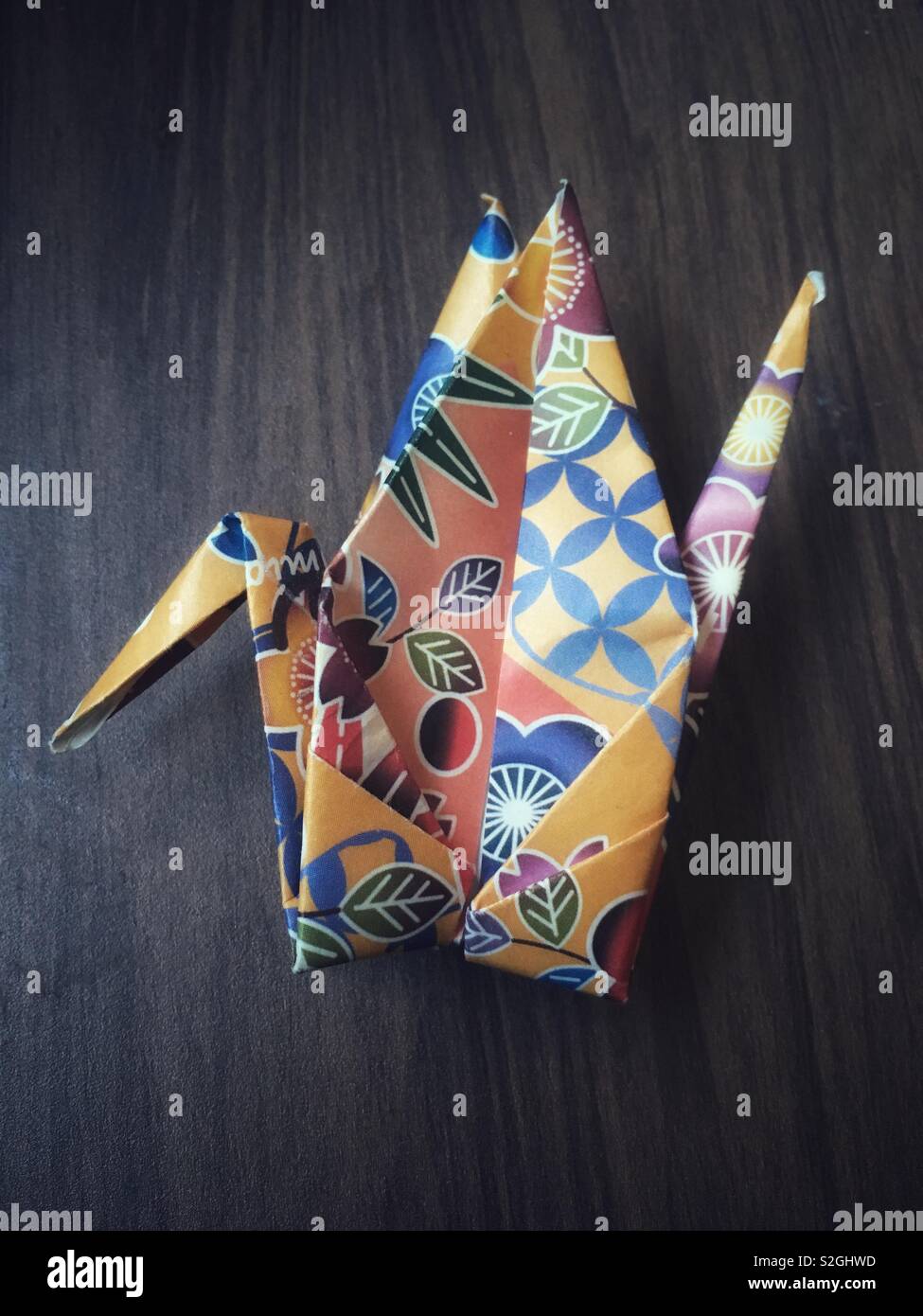Paper crane hi-res stock photography and images - Alamy