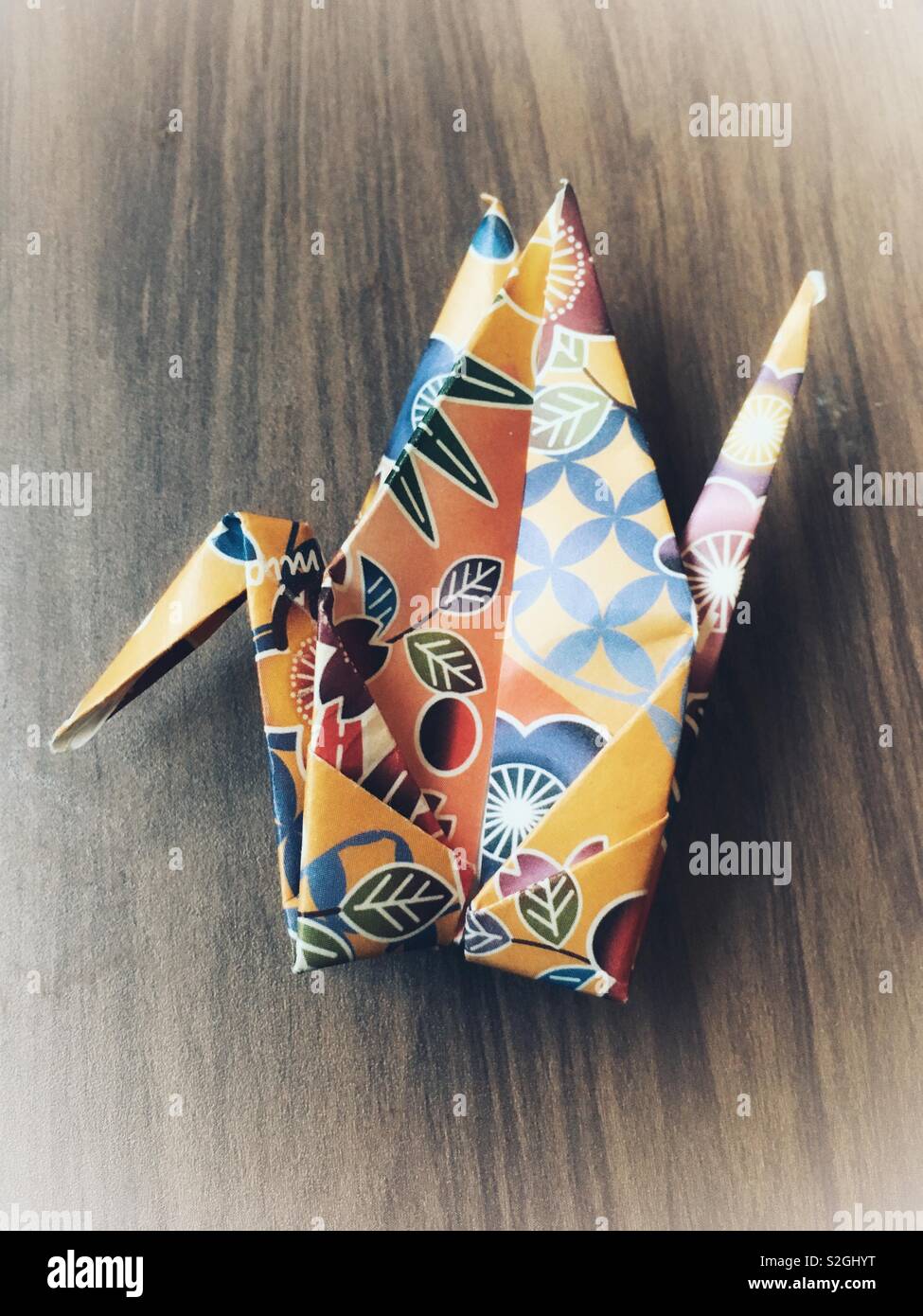 Paper crane hi-res stock photography and images - Alamy