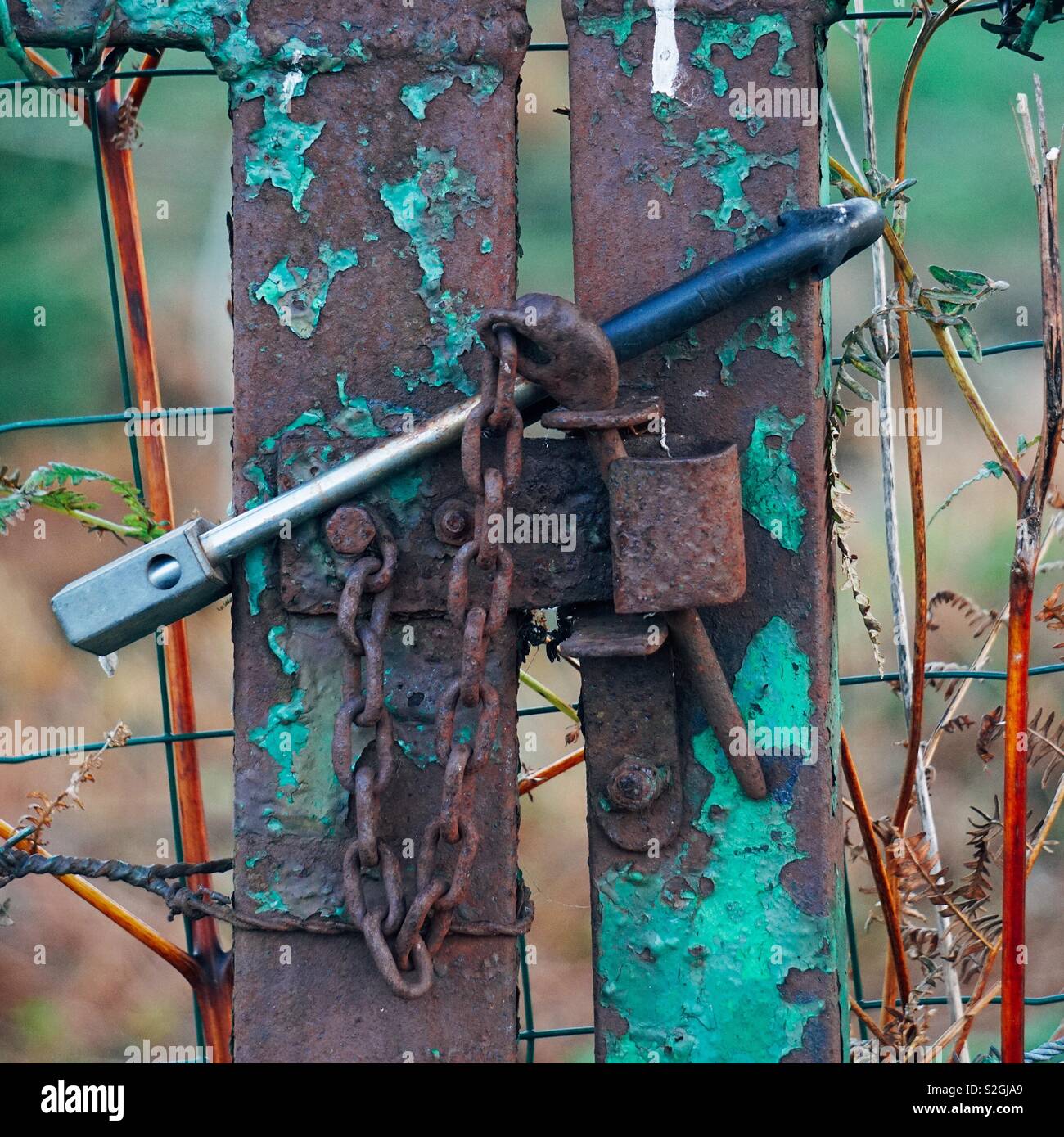 Old broken fence hi-res stock photography and images - Alamy