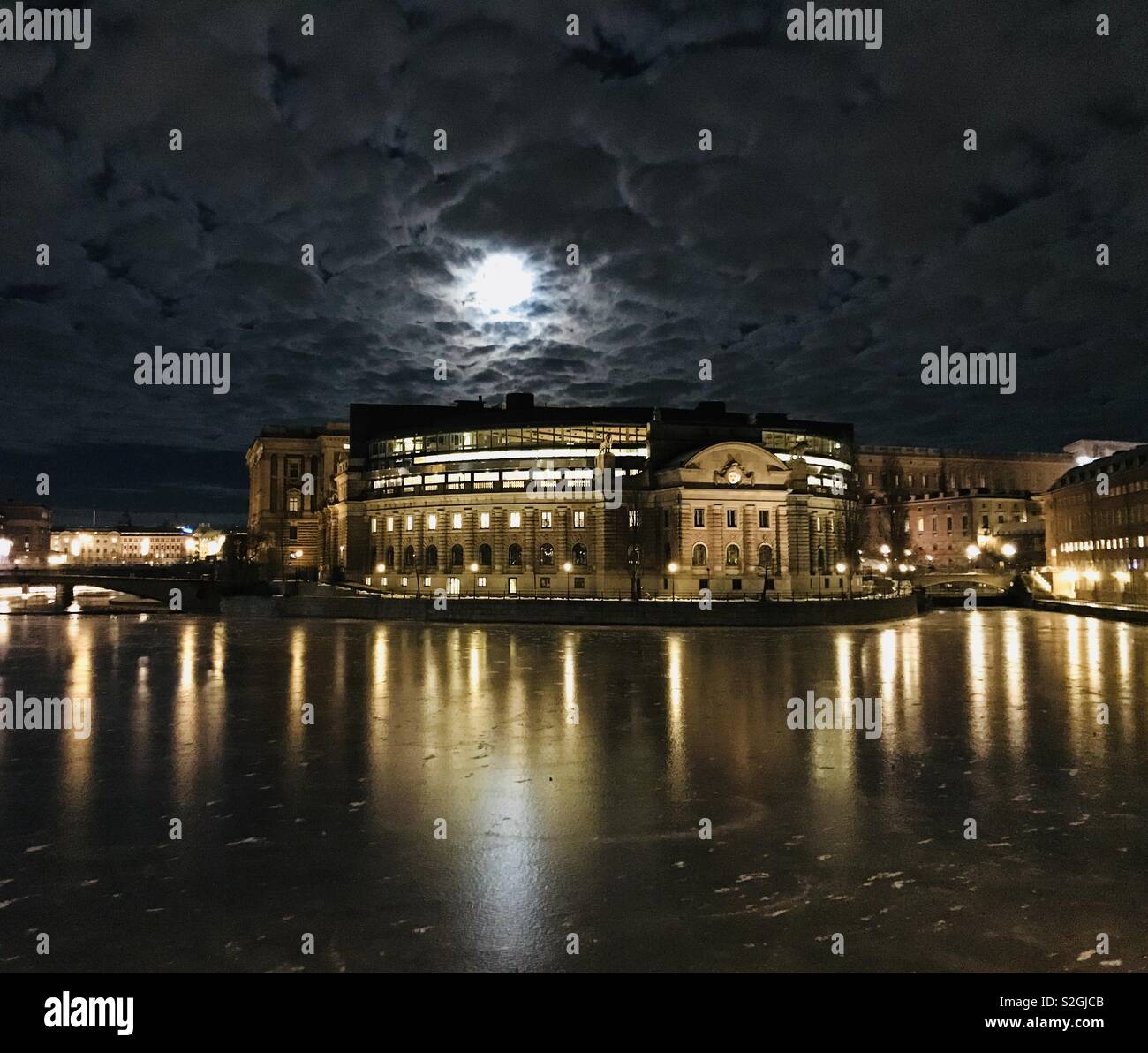 Sveriges riksdag - Swedish parliament in moon light, January 2019 Stock ...