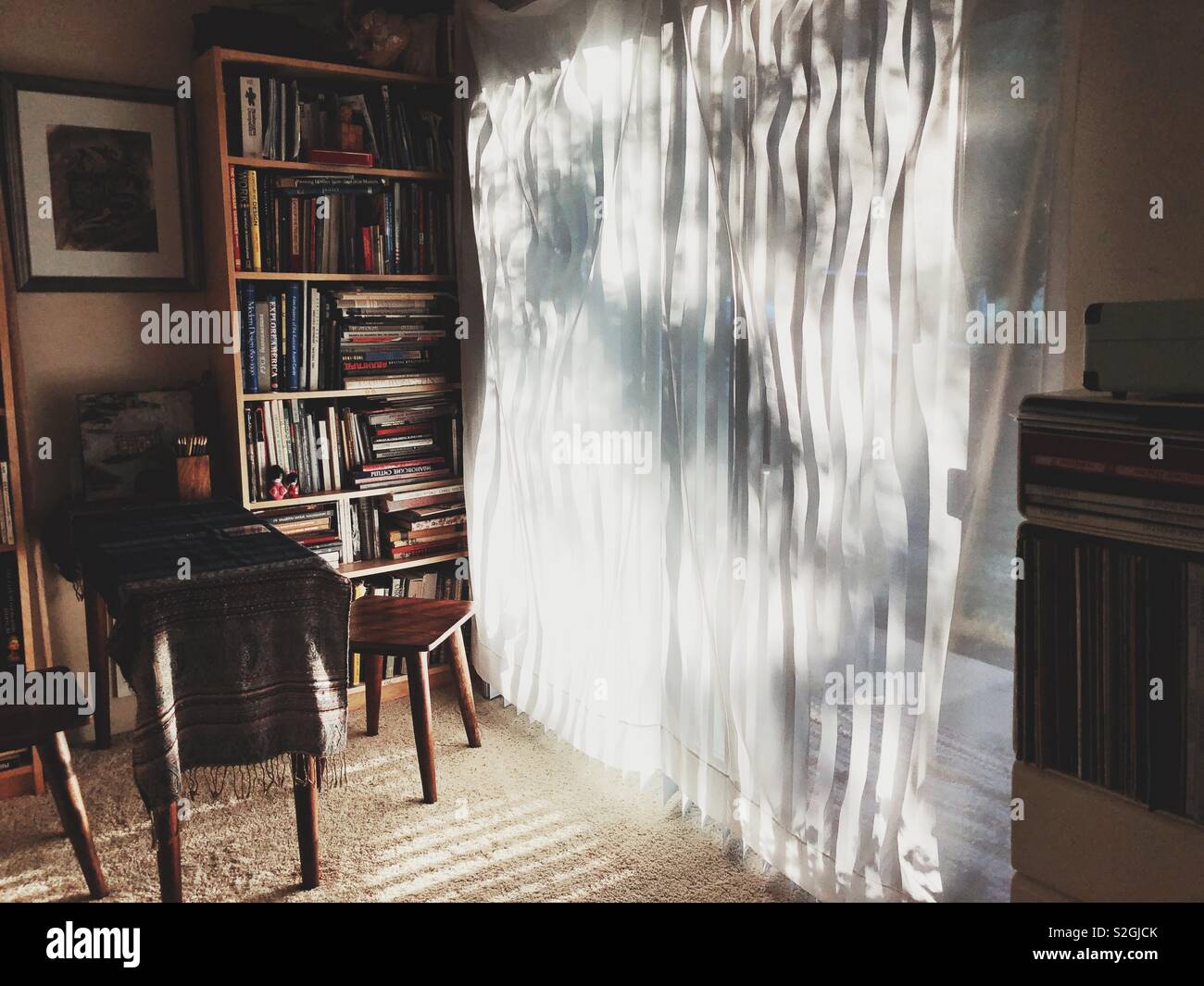 Summer light trough the blinds in apartment Stock Photo - Alamy