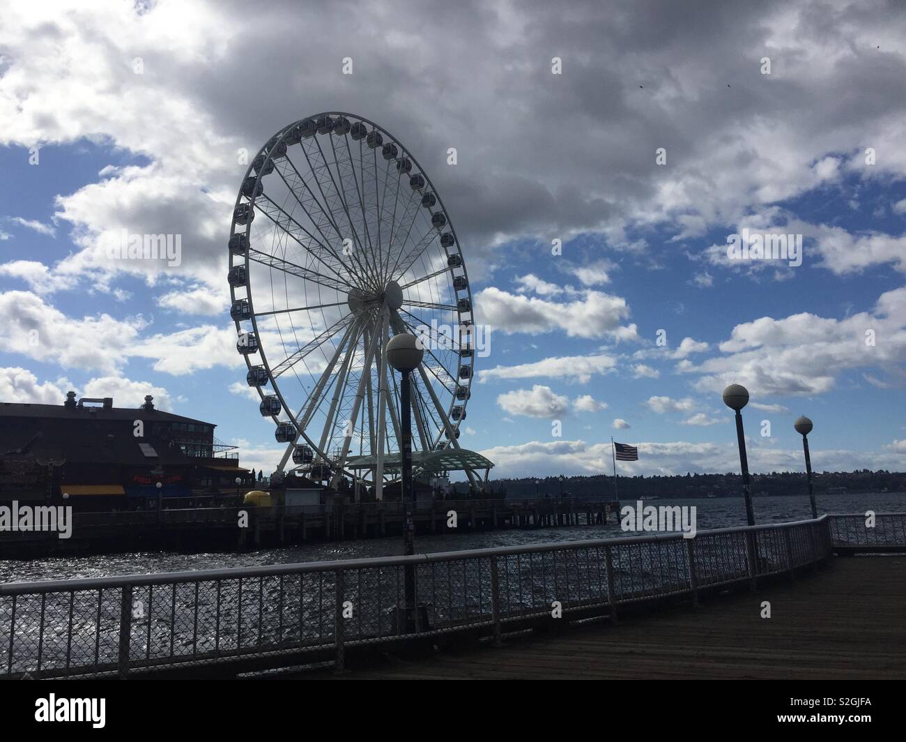 Seattle pier 57 ferris hi-res stock photography and images - Alamy