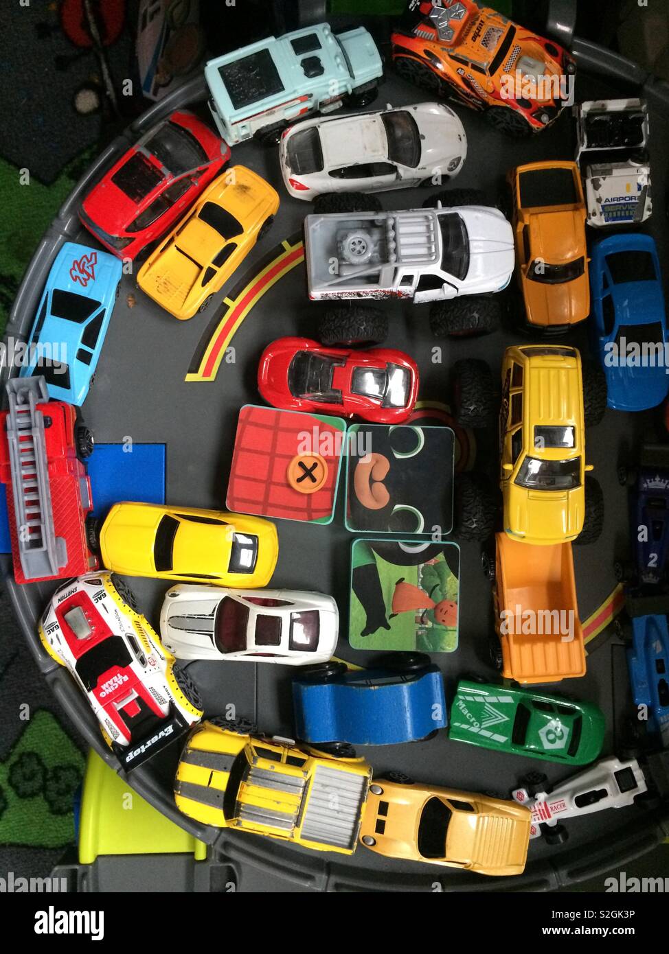 Colourful cars hi-res stock photography and images - Alamy
