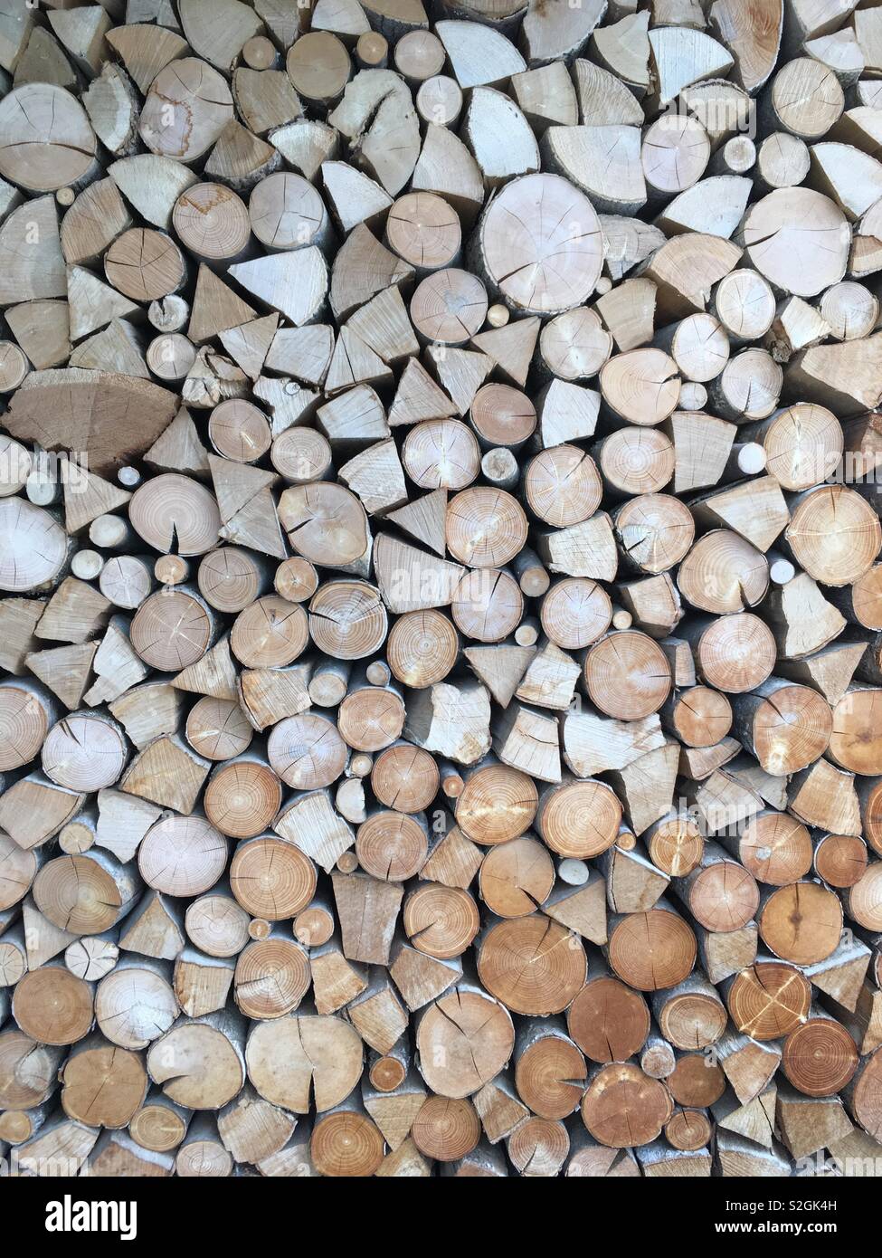 Chopped wood hi-res stock photography and images - Alamy