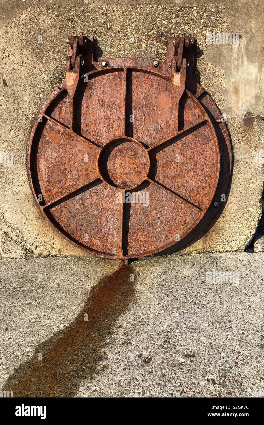 Circular drain cover hi-res stock photography and images - Alamy