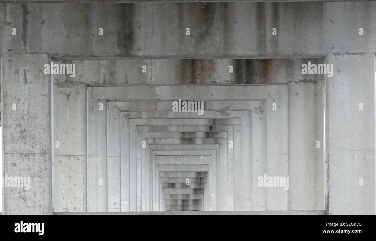 Support beams hi-res stock photography and images - Alamy