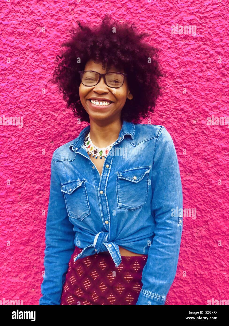 Afro model hi-res stock photography and images - Alamy