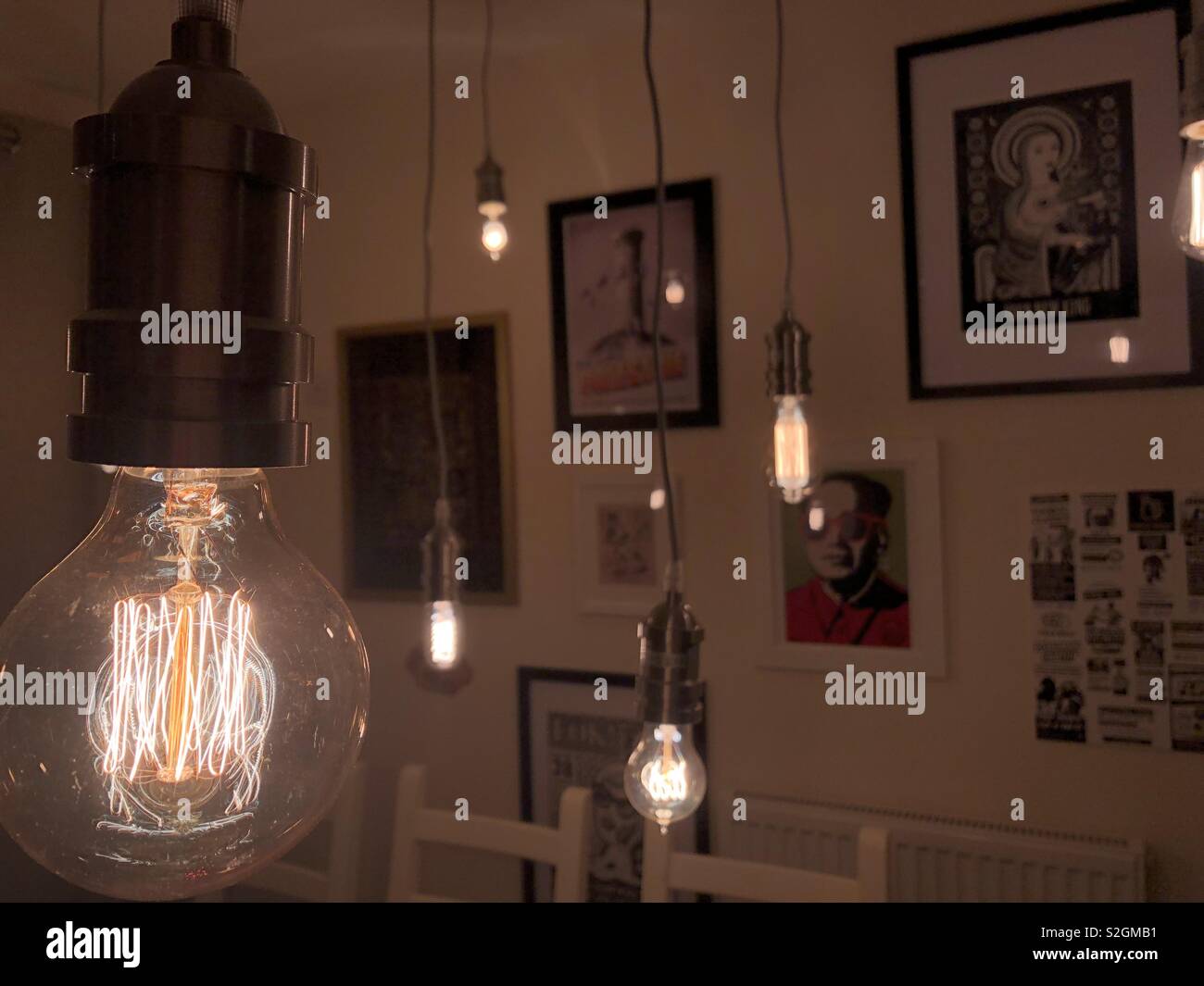 Lightbulb frame hi-res stock photography and images - Alamy