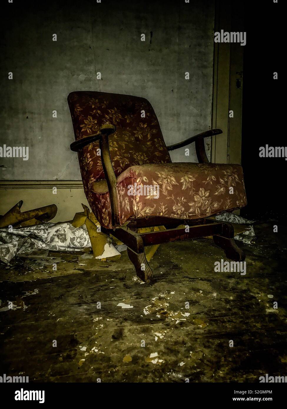 Old chair hi-res stock photography and images - Alamy