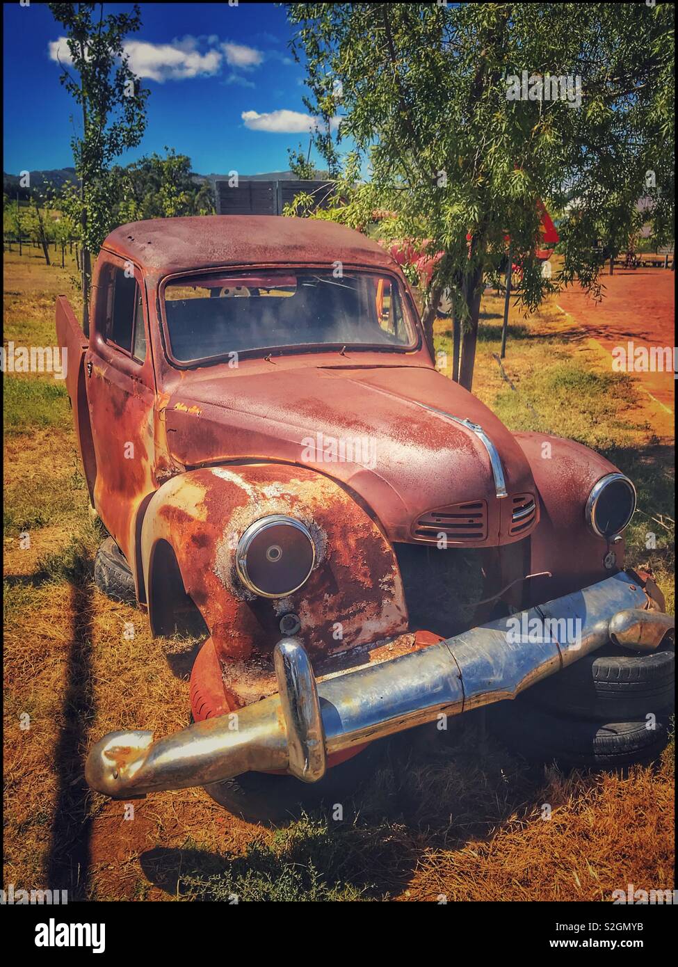 Rusty vintage truck at Toeka Stoor in Windmeul near Paarl, South Africa ...