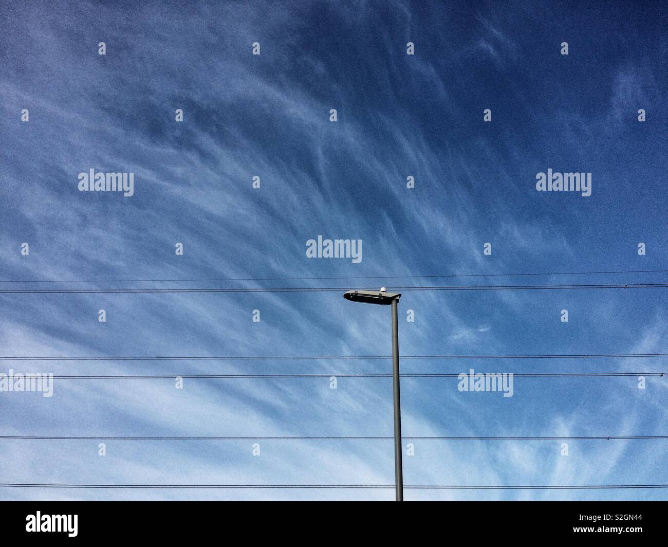 Lamp post and electric cables against blue sky (Hampshire Stock Photo ...