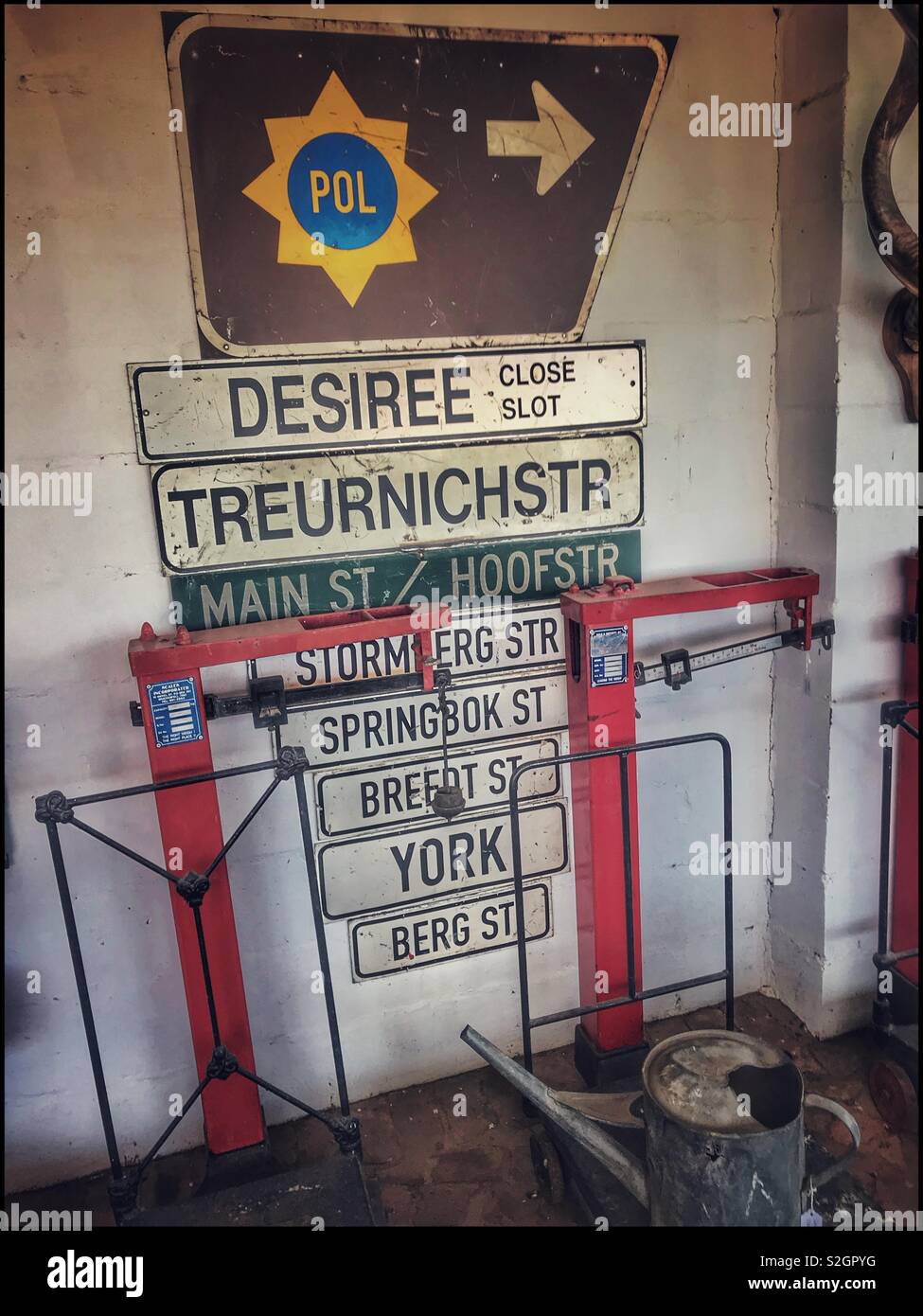 Vintage signs at Toeka Stoor in Windmeul near Paarl, South Africa Stock ...