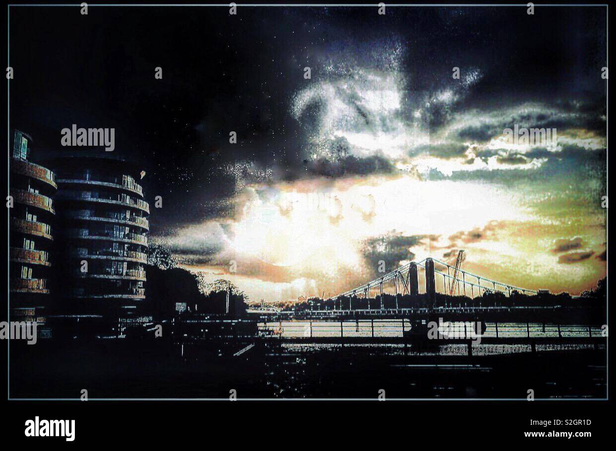 Storm over chelsea bridge hi-res stock photography and images - Alamy