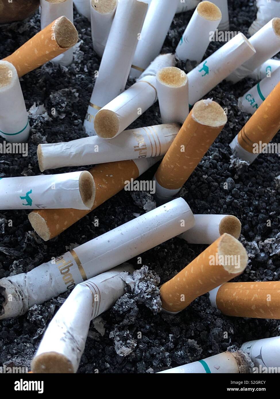 Cigarette butts hi-res stock photography and images - Alamy