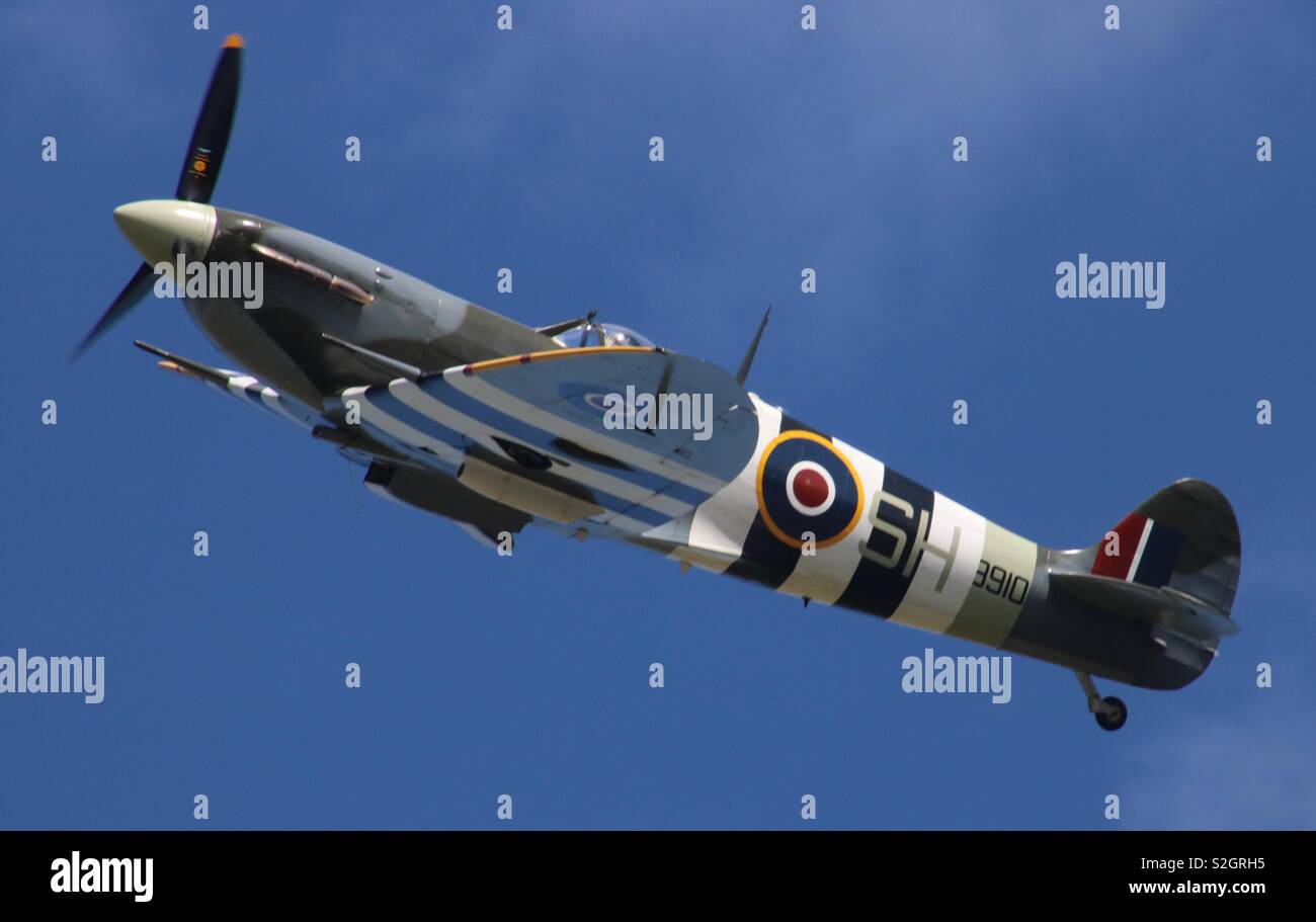 Spitfire above Lincolnshire Stock Photo - Alamy