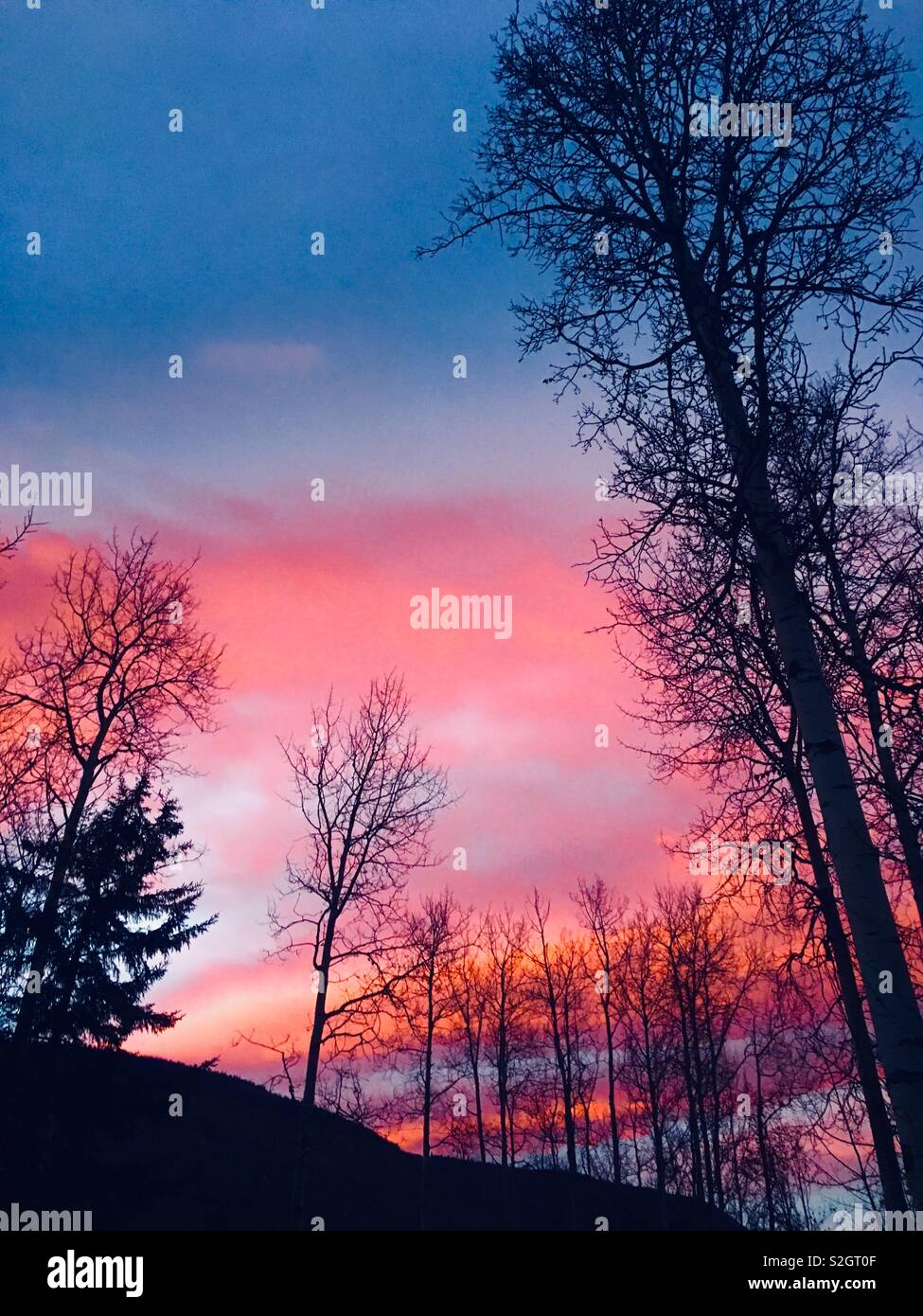 Red blue and purple sunset hi-res stock photography and images - Alamy