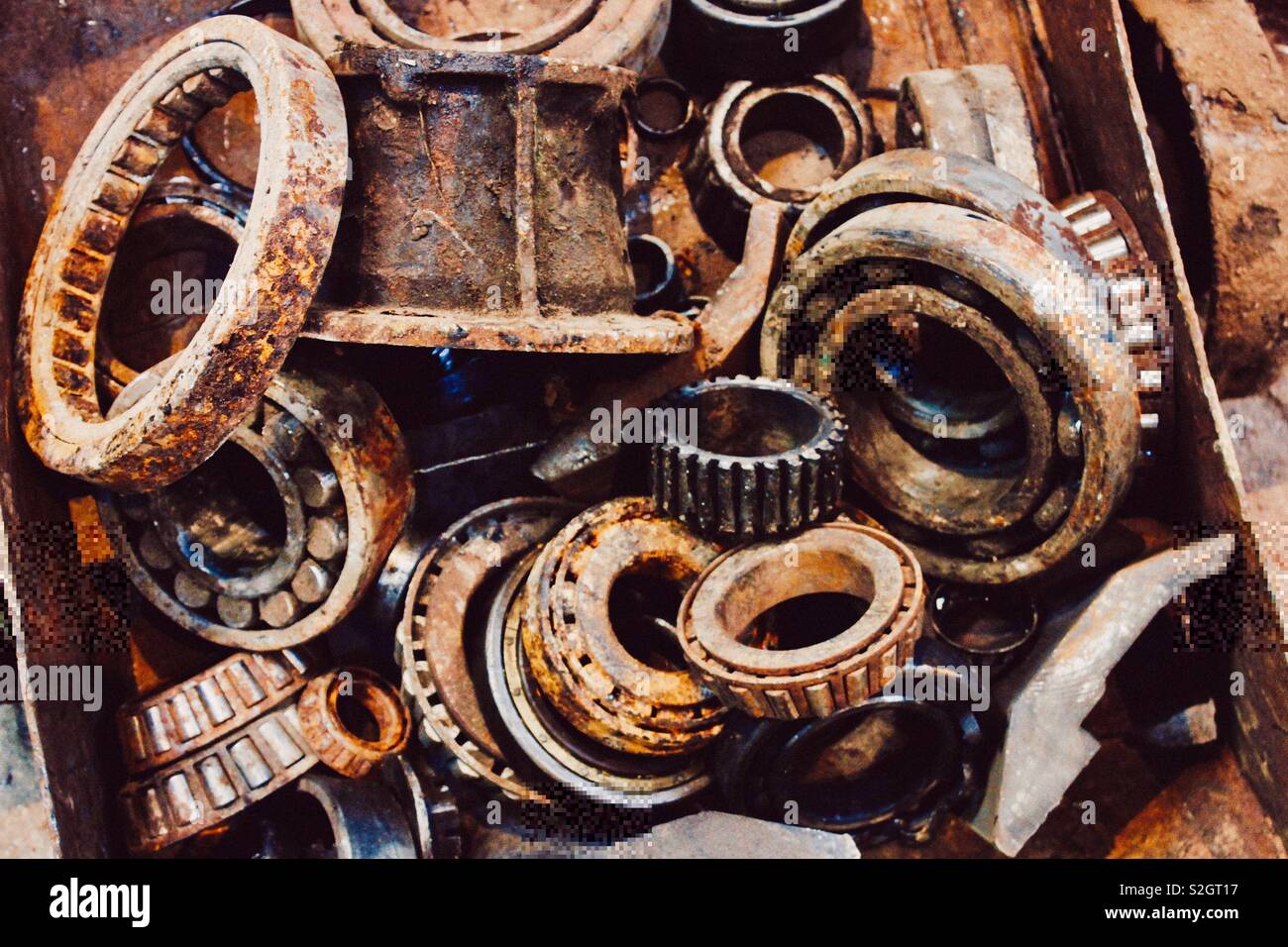 Pieces metal hi-res stock photography and images - Alamy