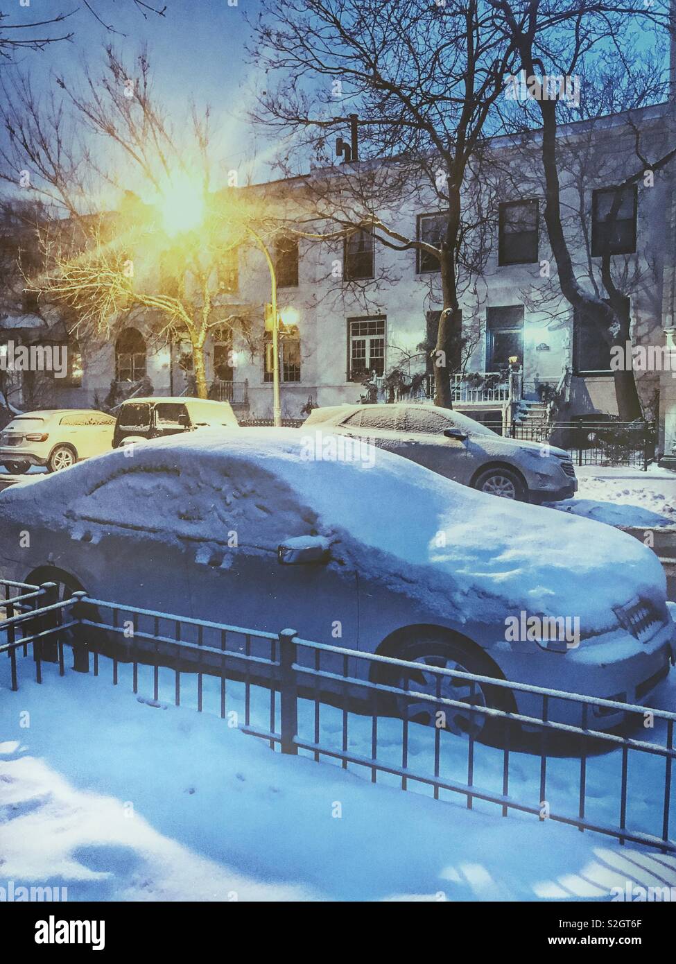 Cars in ground hi-res stock photography and images - Alamy