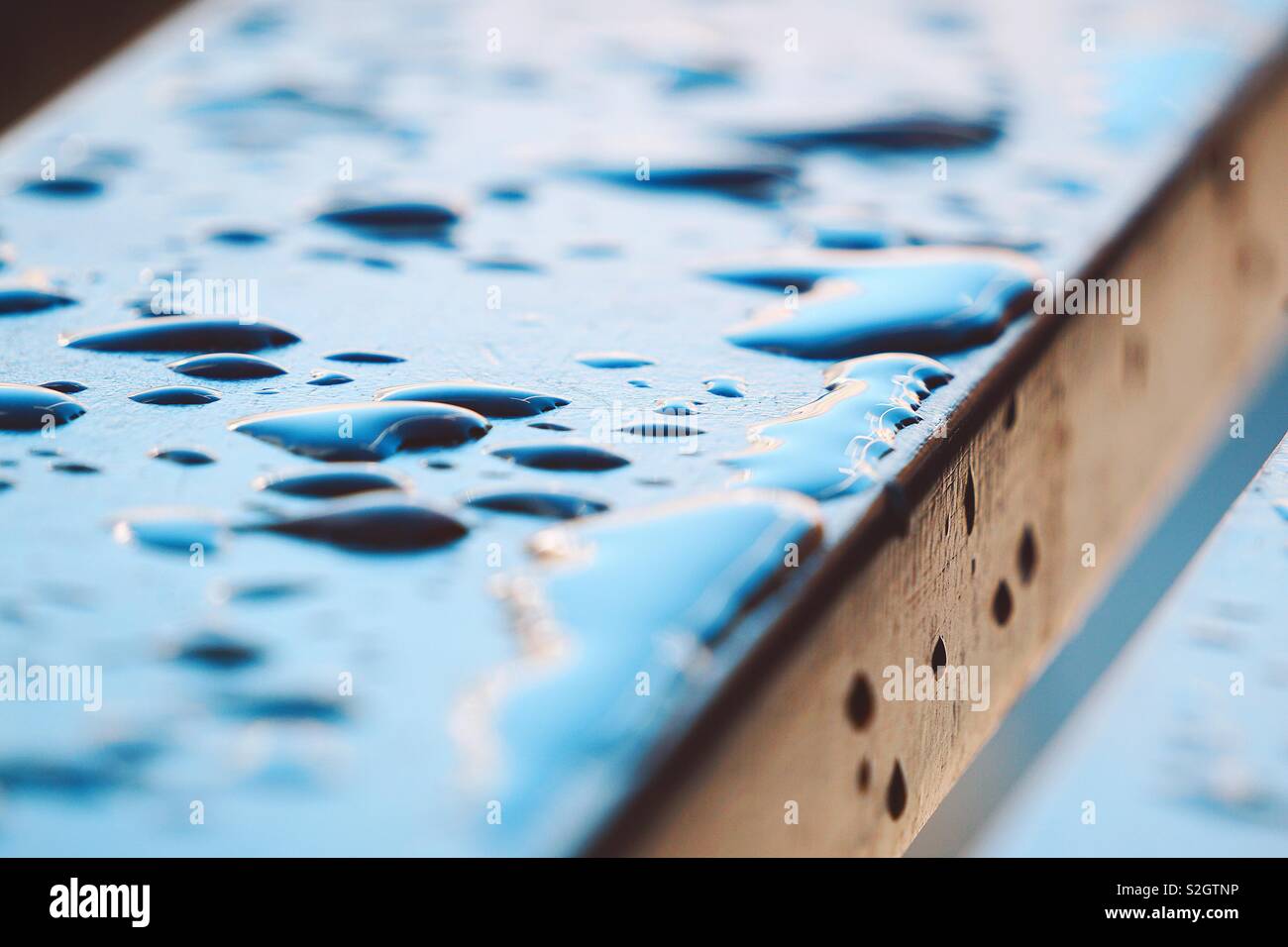 Water drops bench hi-res stock photography and images - Alamy
