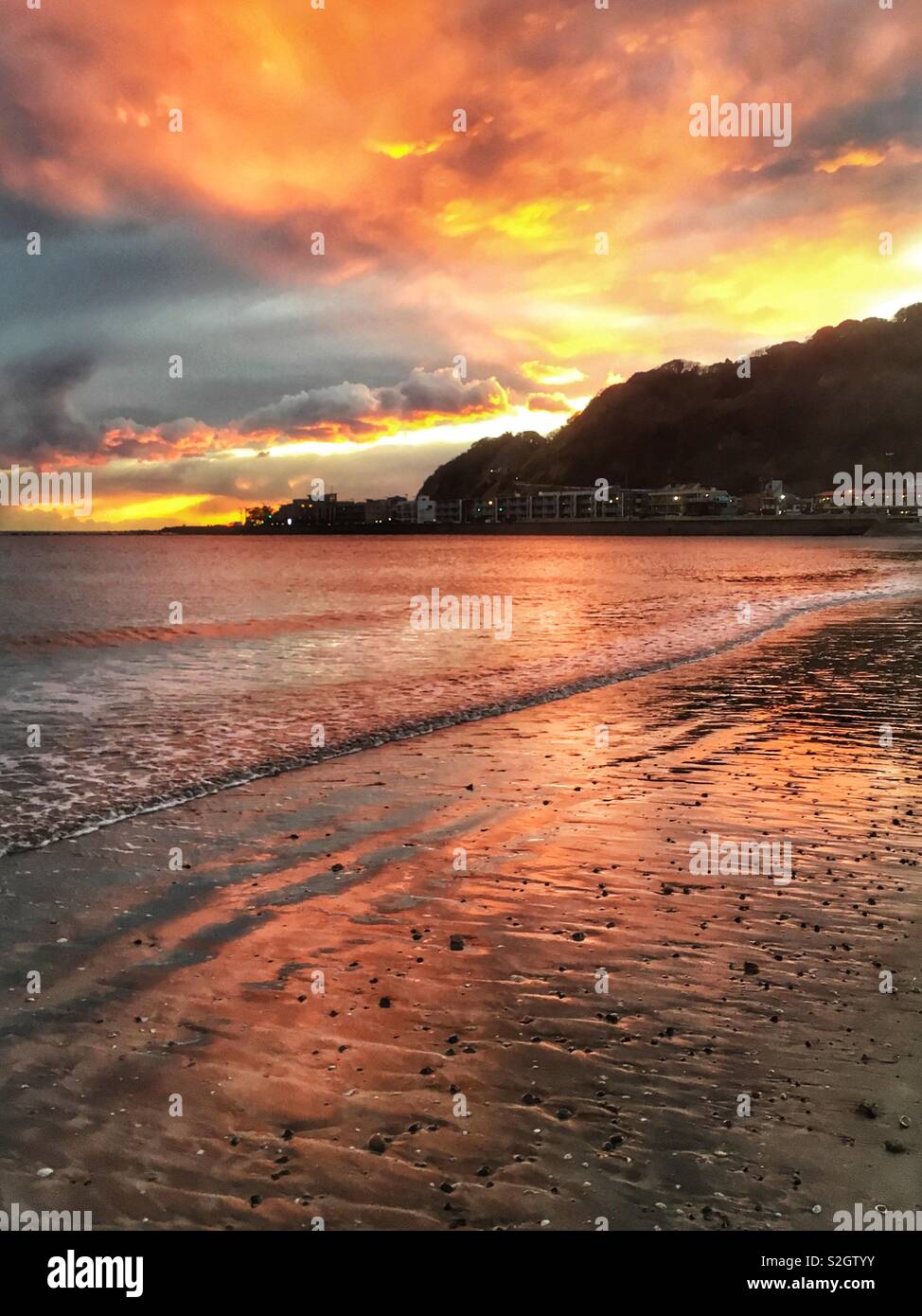 Sunset at Yuigahama Beach in Kamakura, Japan Stock Photo - Alamy