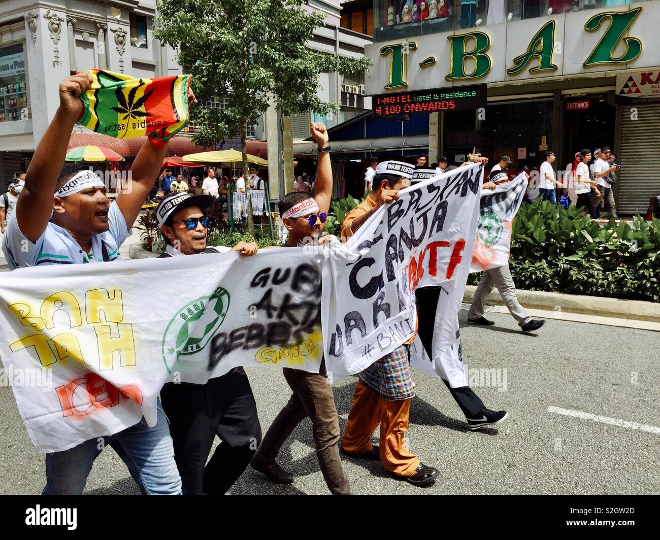 People marching with banner hi-res stock photography and images - Alamy
