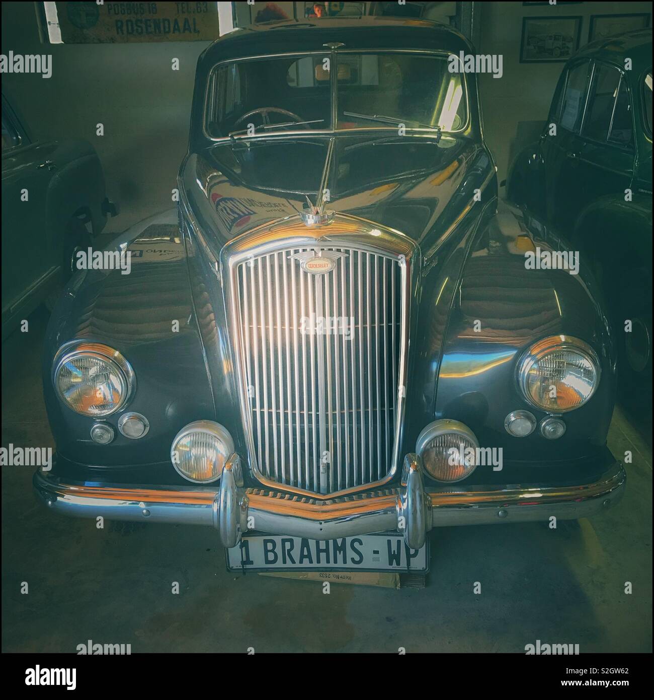 Vintage cars in shed at Toeka Stoor in Windmeul near Paarl, South ...