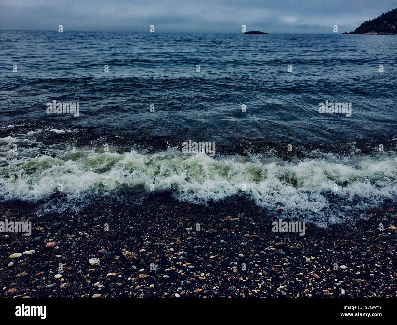 Pebble waves lake hi-res stock photography and images - Alamy