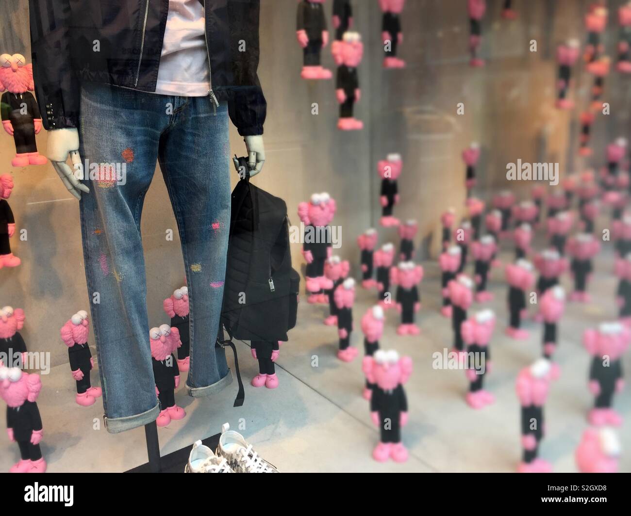 Saks fifth avenue department store window display, NYC, USA Stock Photo ...