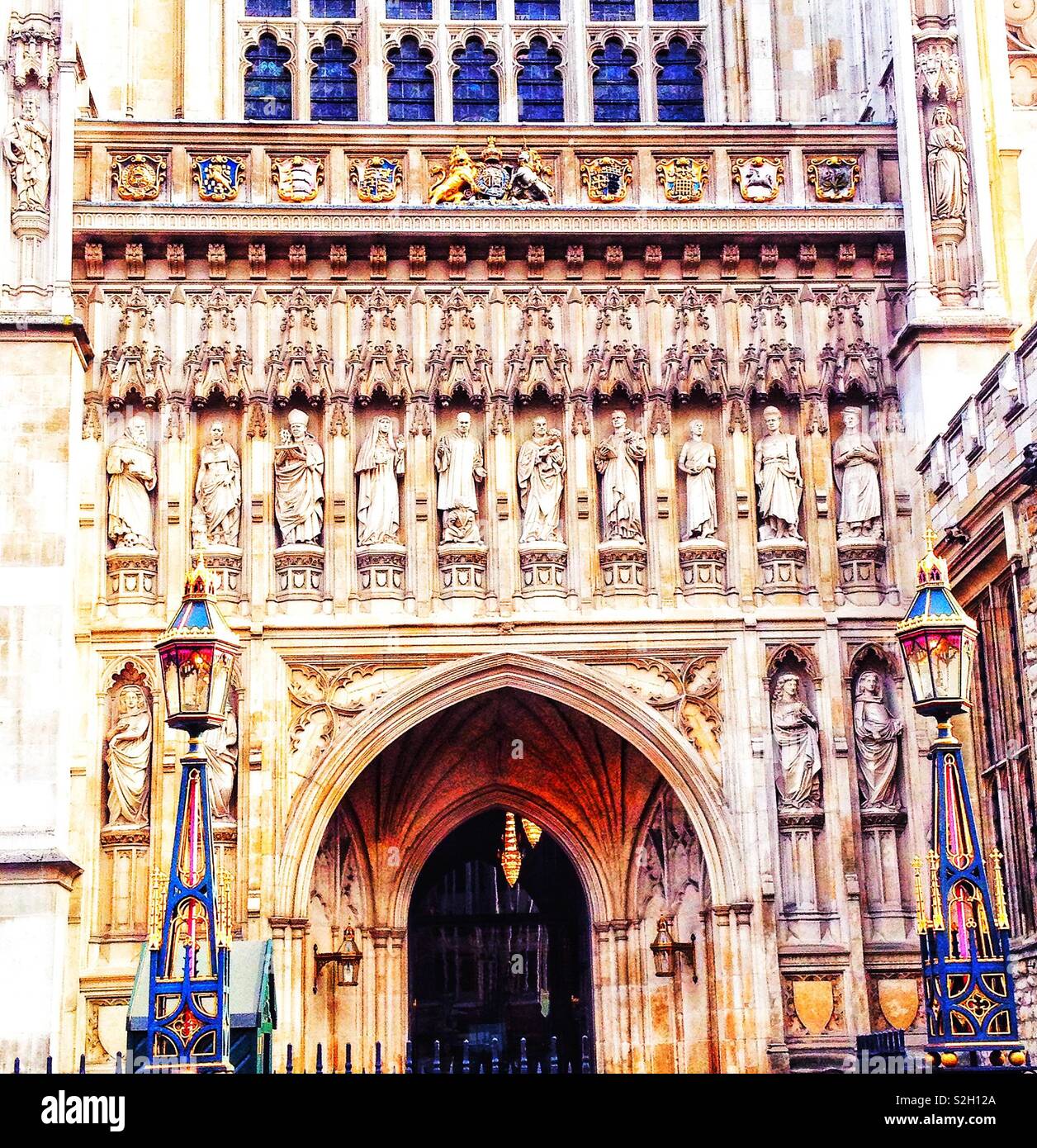 Gothic statues detail london hi-res stock photography and images - Alamy