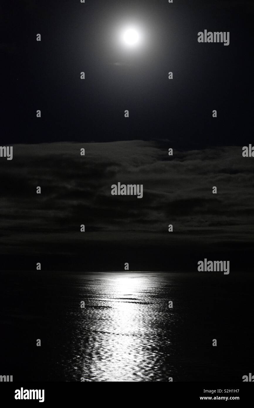 Moonlight reflection at sea Stock Photo - Alamy