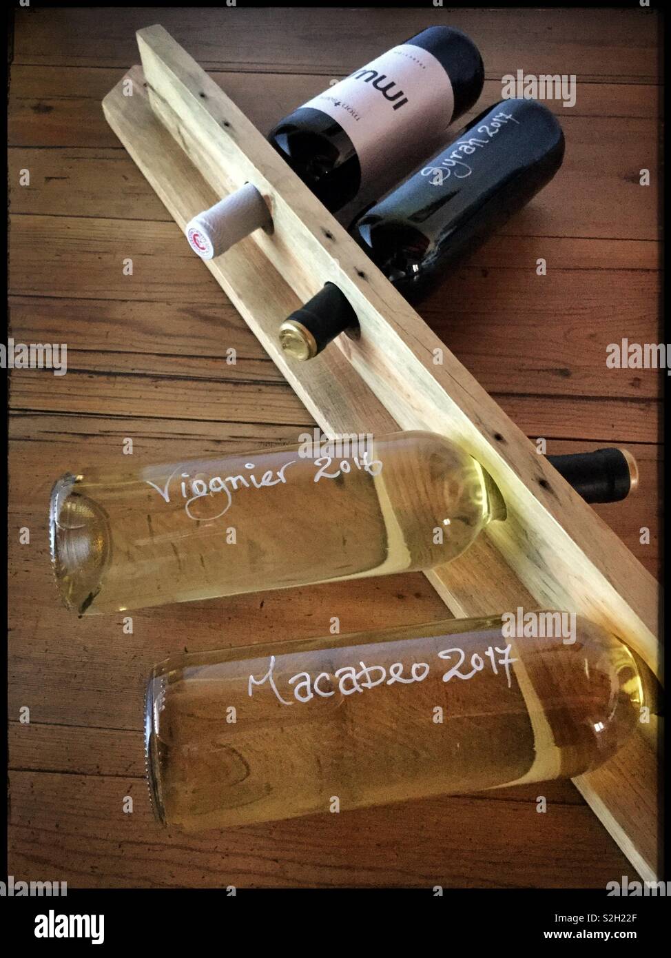 Homemade pallet wood wine rack Stock Photo - Alamy