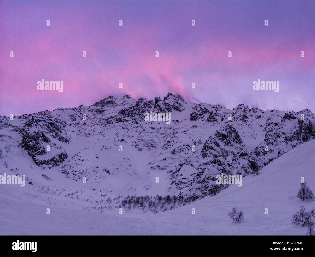 Snowy sunset hi-res stock photography and images - Alamy